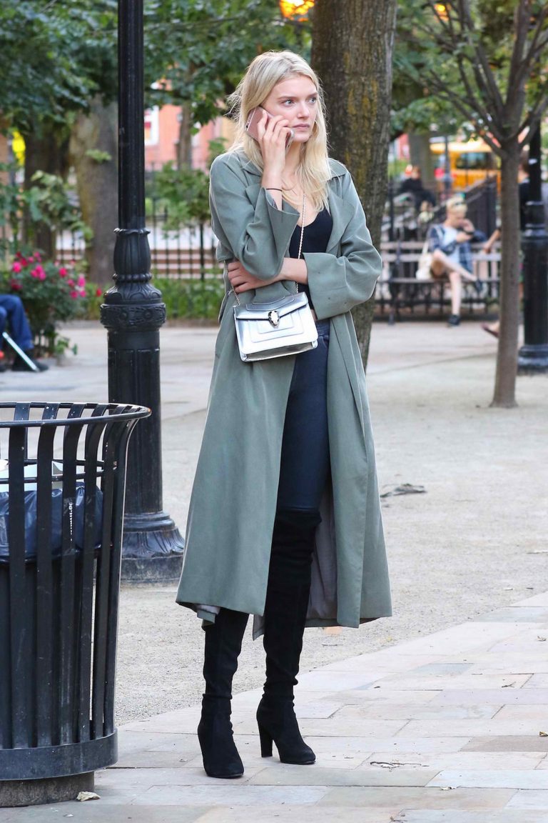 Lily Donaldson Was Spotted Out in NYC – Celeb Donut