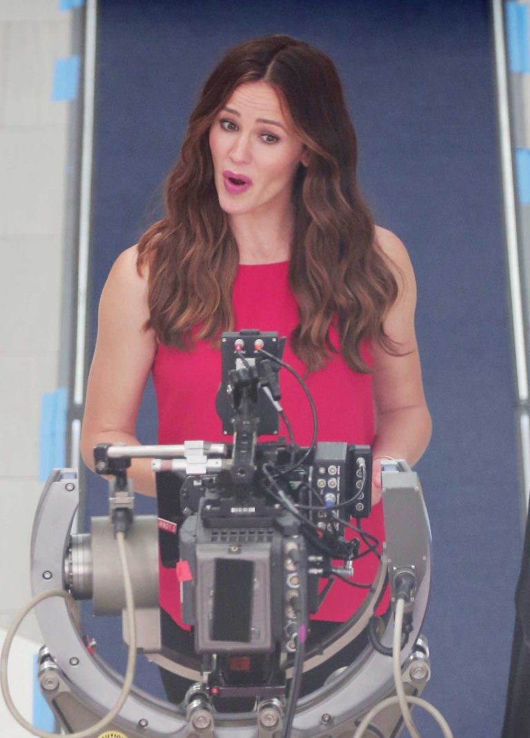Jennifer Garner Films a Capital One Commercial in Los Angeles – Celeb Donut