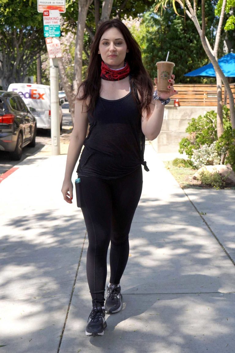 Ariel Teal Toombs in a Black Leggings Gets an Iced Coffee from Urth ...