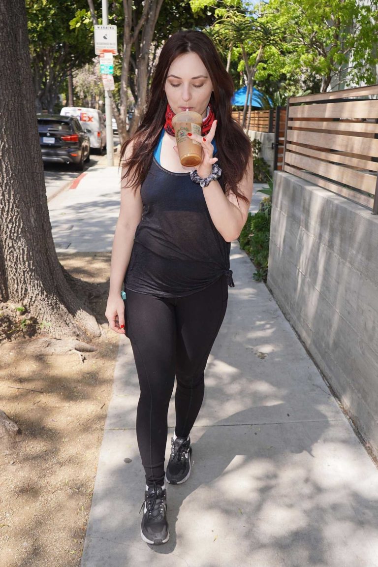 Ariel Teal Toombs in a Black Leggings Gets an Iced Coffee from Urth ...
