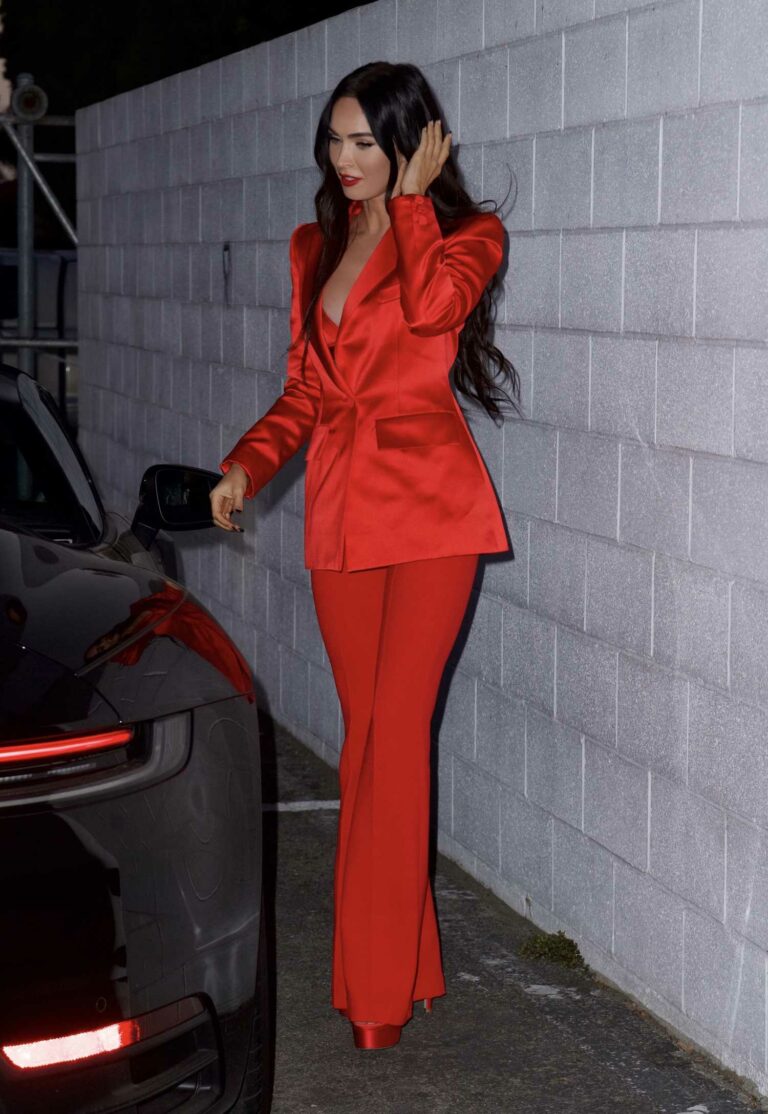 Megan Fox in a Red Pantsuit Was Seen Out with Machine Gun Kelly in ...