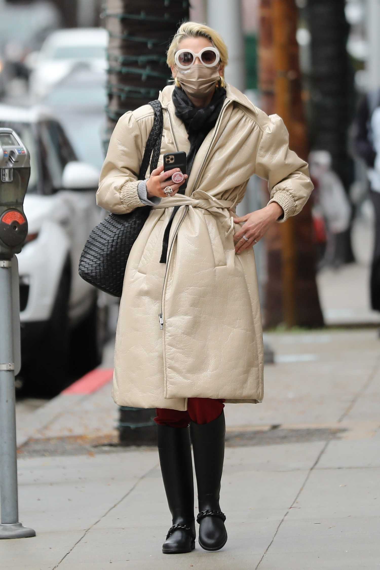 Jaime King in a Beige Coat Was Seen Out in Beverly Hills – Celeb Donut