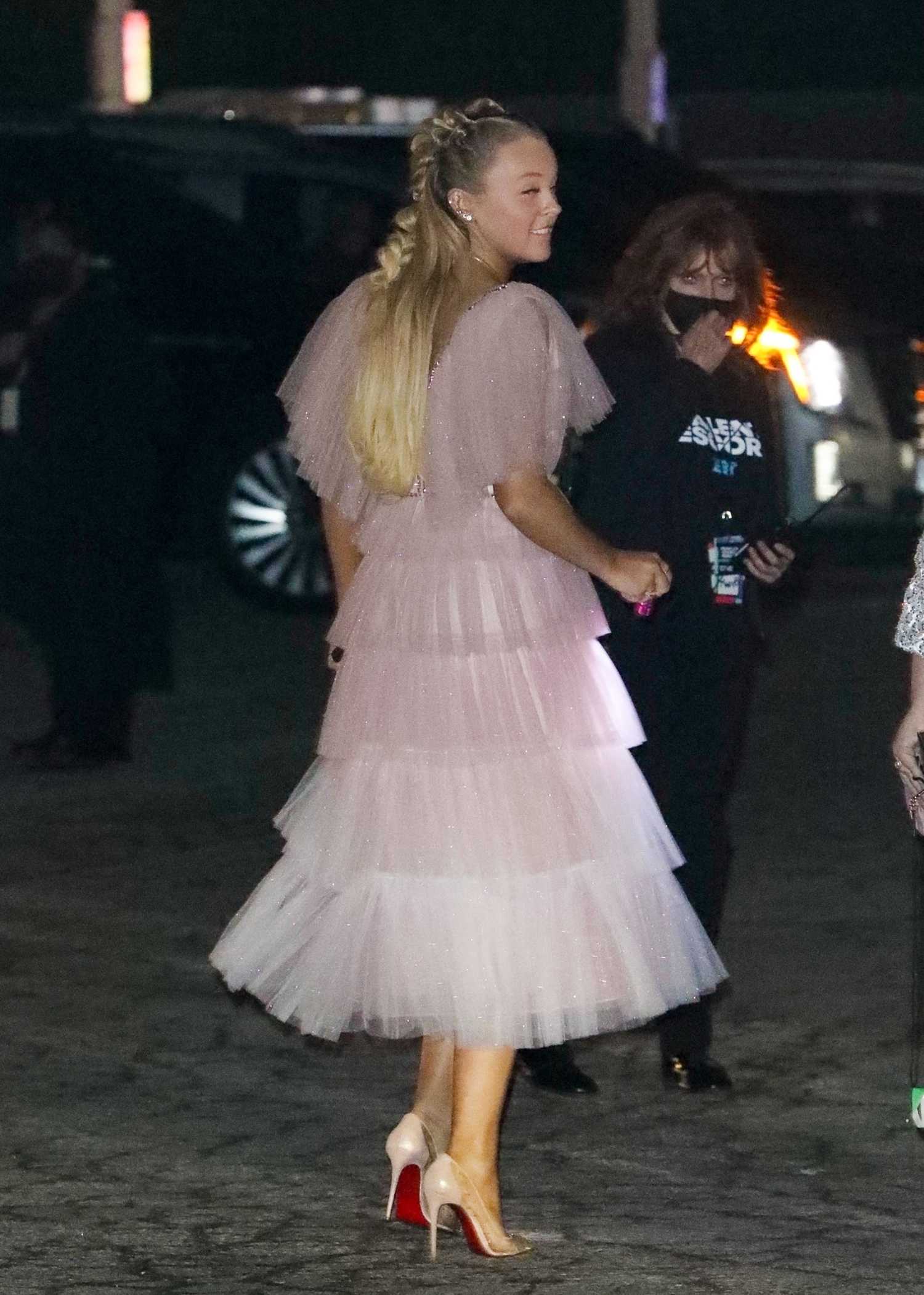 JoJo Siwa in a Pink Dress Leaves the 47th People’s Choice Awards at ...