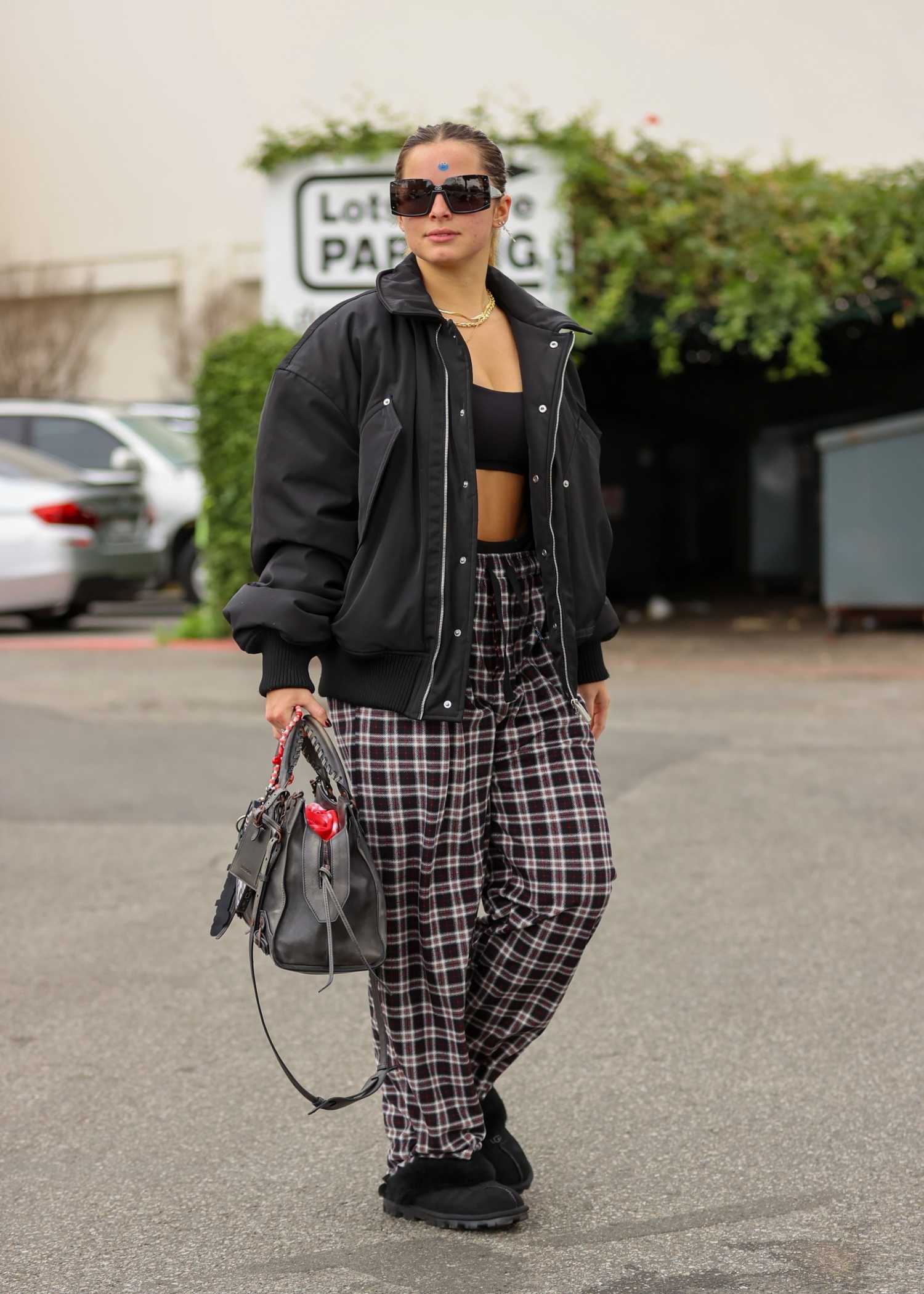 Addison Rae in a Black Jacket Arrives to a Morning Pilates Class in ...