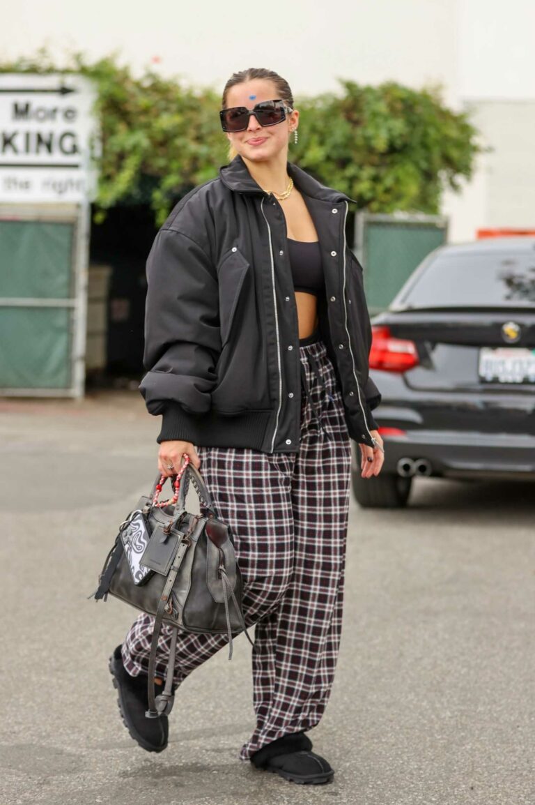 Addison Rae in a Black Jacket Arrives to a Morning Pilates Class in ...
