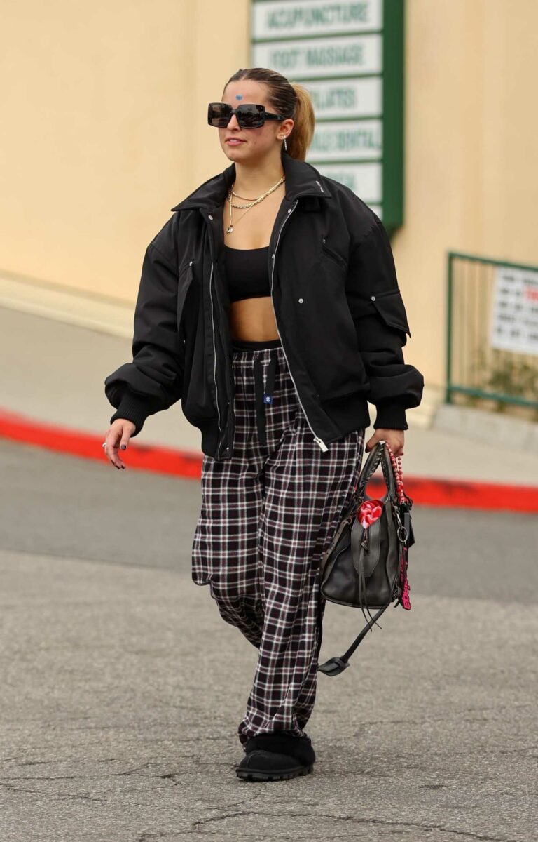 Addison Rae in a Black Jacket Arrives to a Morning Pilates Class in ...