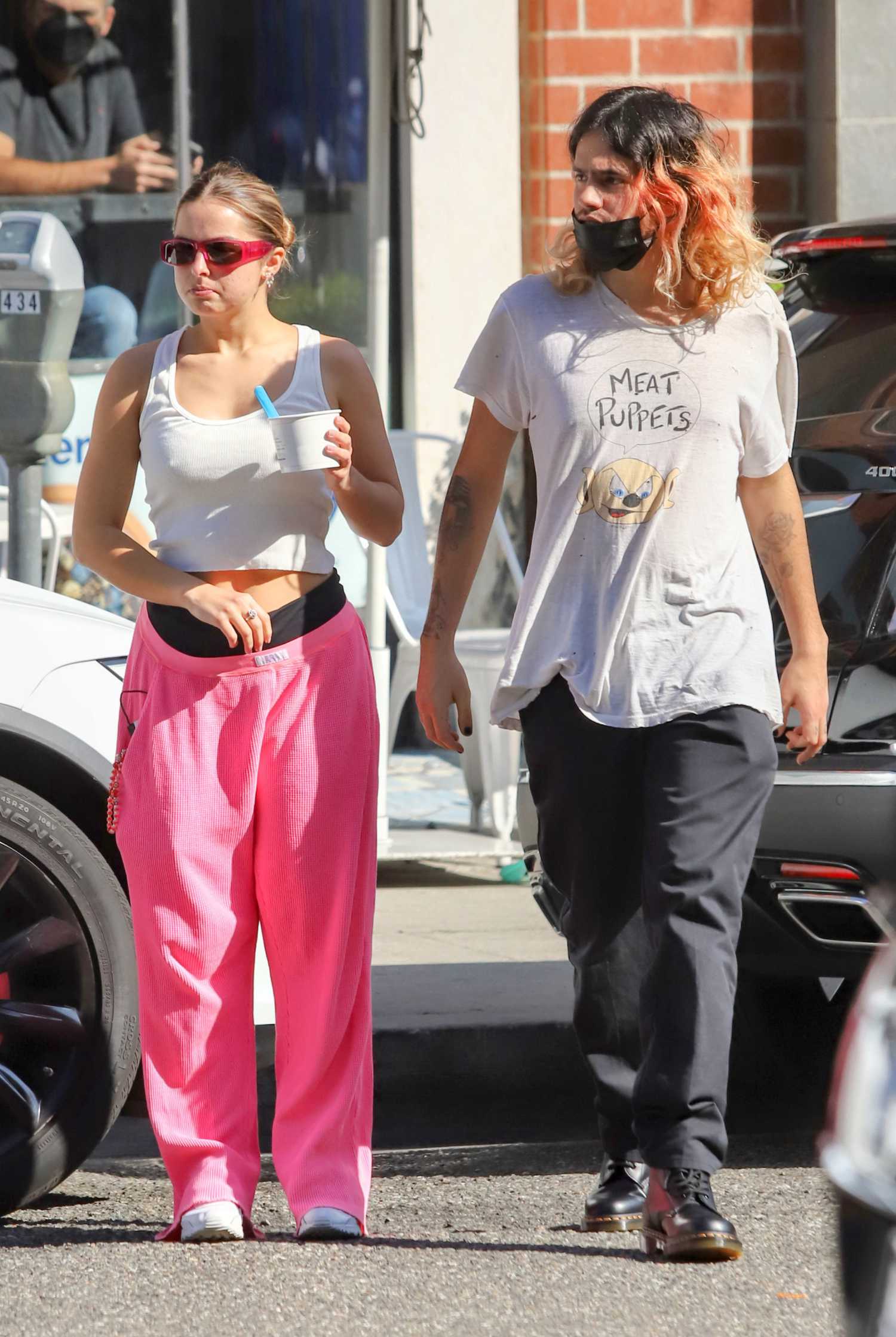 Addison Rae in a Pink Sweatpants Was Seen Out with Her Boyfriend in ...