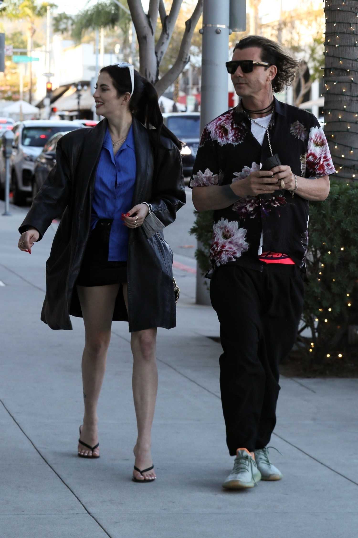 Gwen Singer in a Black Trench Coat Was Seen Out with Gavin Rossdale in ...