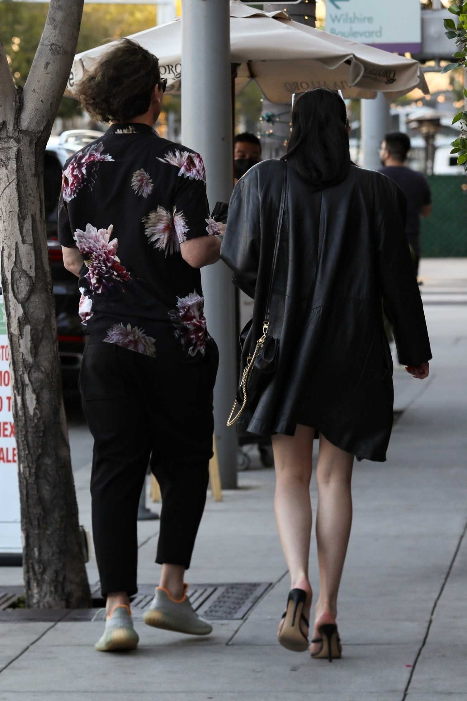 Gwen Singer in a Black Trench Coat Was Seen Out with Gavin Rossdale in ...