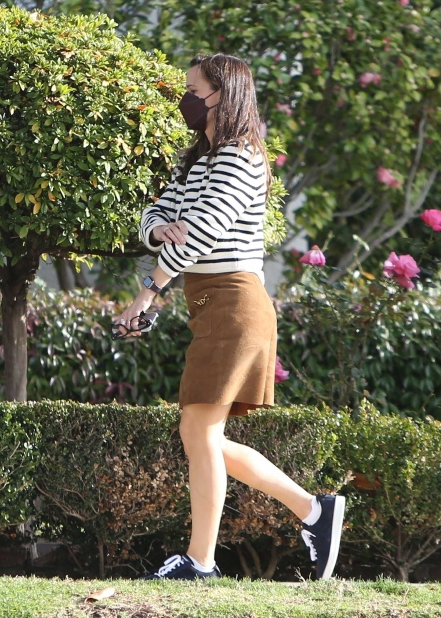 Jennifer Garner in a Brown Mini Skirt Was Seen Out in Brentwood – Celeb ...