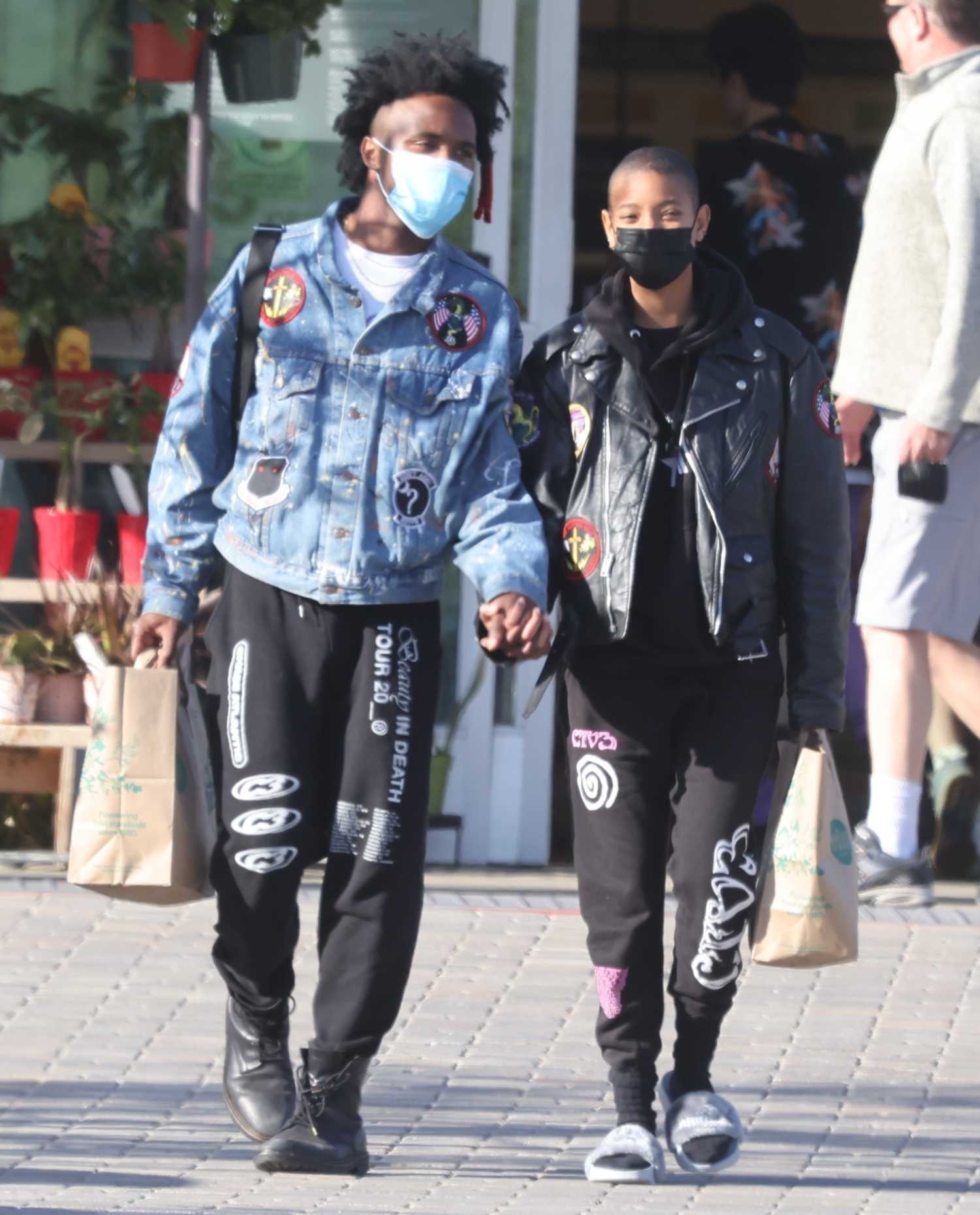 Willow Smith Was Seen Out with Her Beau De’Wayne After Shopping at ...
