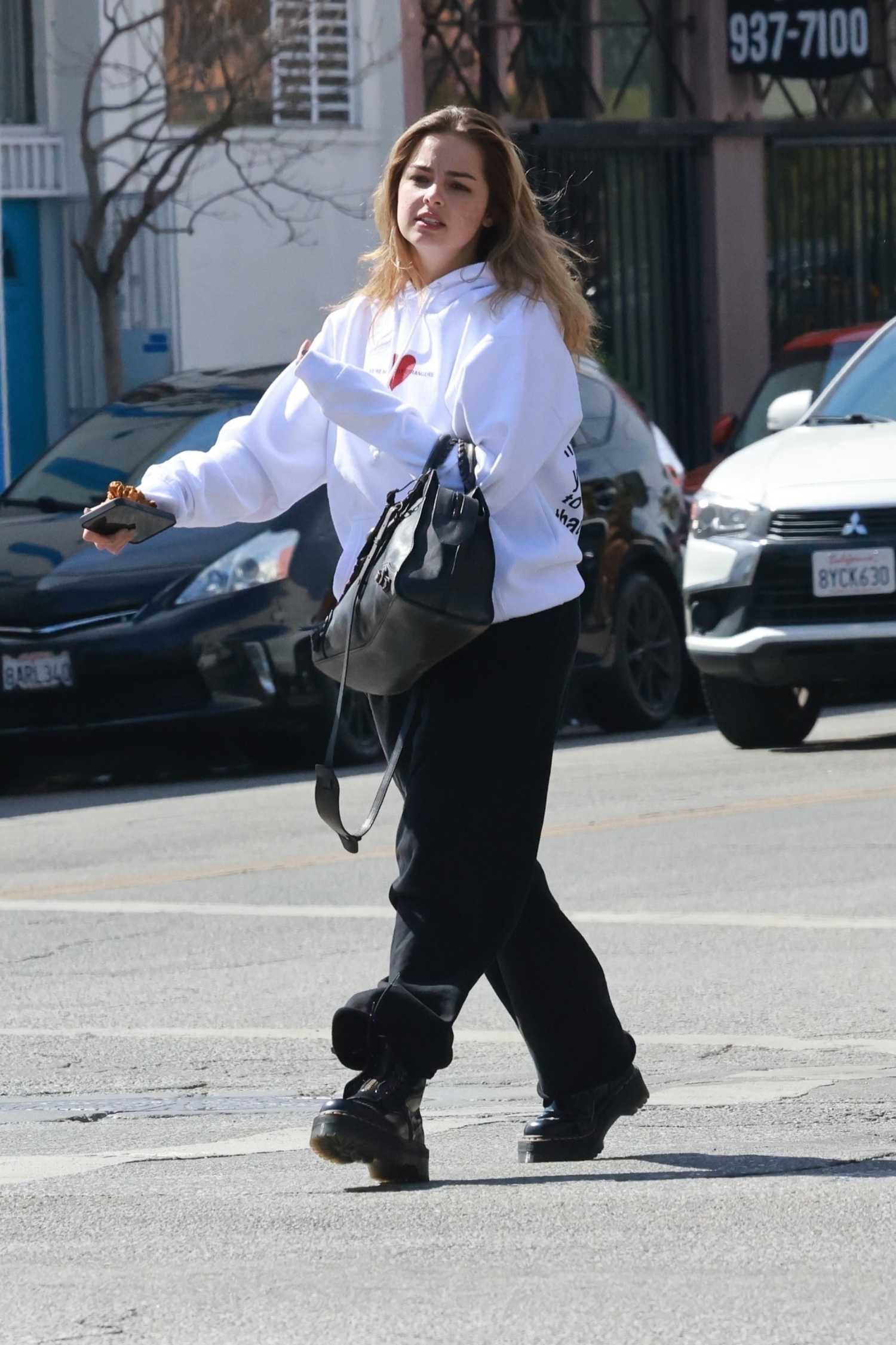 Addison Rae in a White Hoodie Was Seen Out in Los Angeles – Celeb Donut