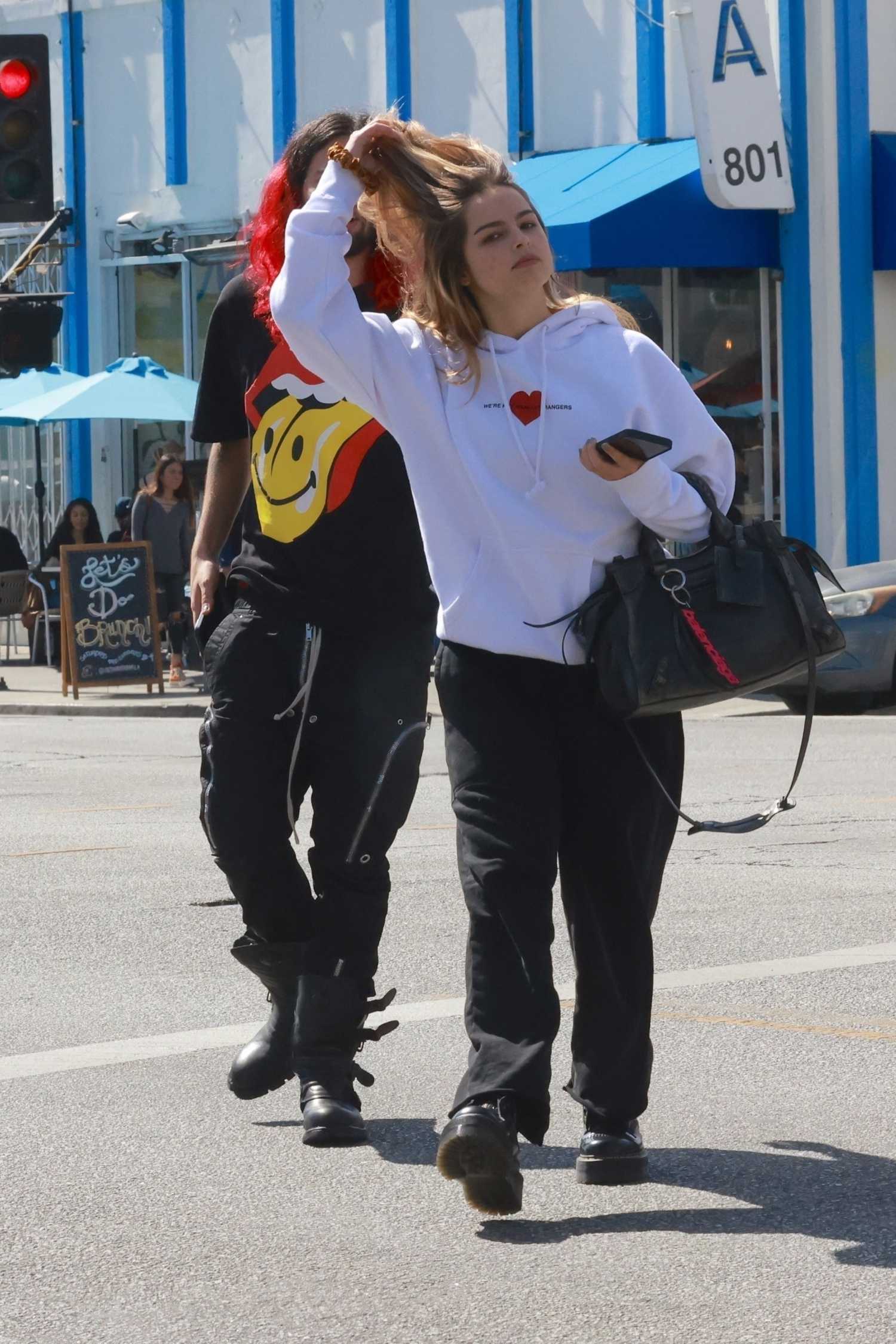 Addison Rae in a White Hoodie Was Seen Out in Los Angeles – Celeb Donut