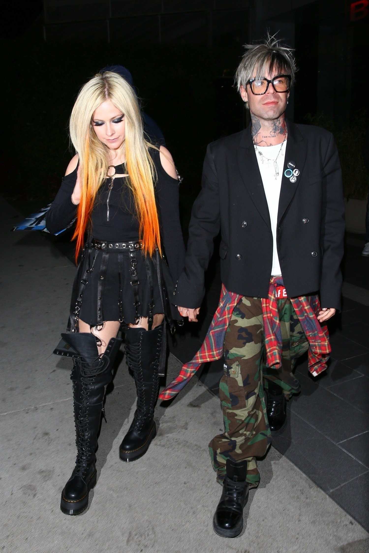 Avril Lavigne in a Black Mini Skirt Has Dinner with Mod Sun at BOA ...