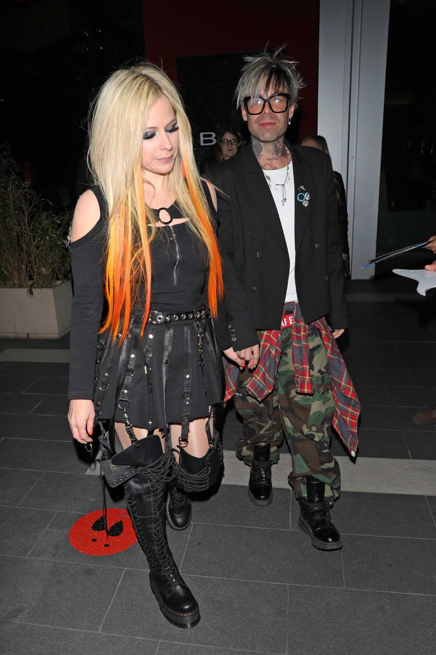 Avril Lavigne in a Black Mini Skirt Has Dinner with Mod Sun at BOA ...
