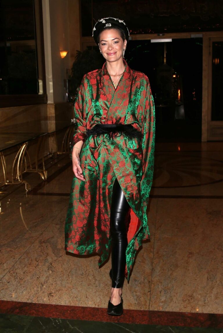 Jaime King Arrives at the 7th Annual Hollywood Beauty Awards at Taglyan ...