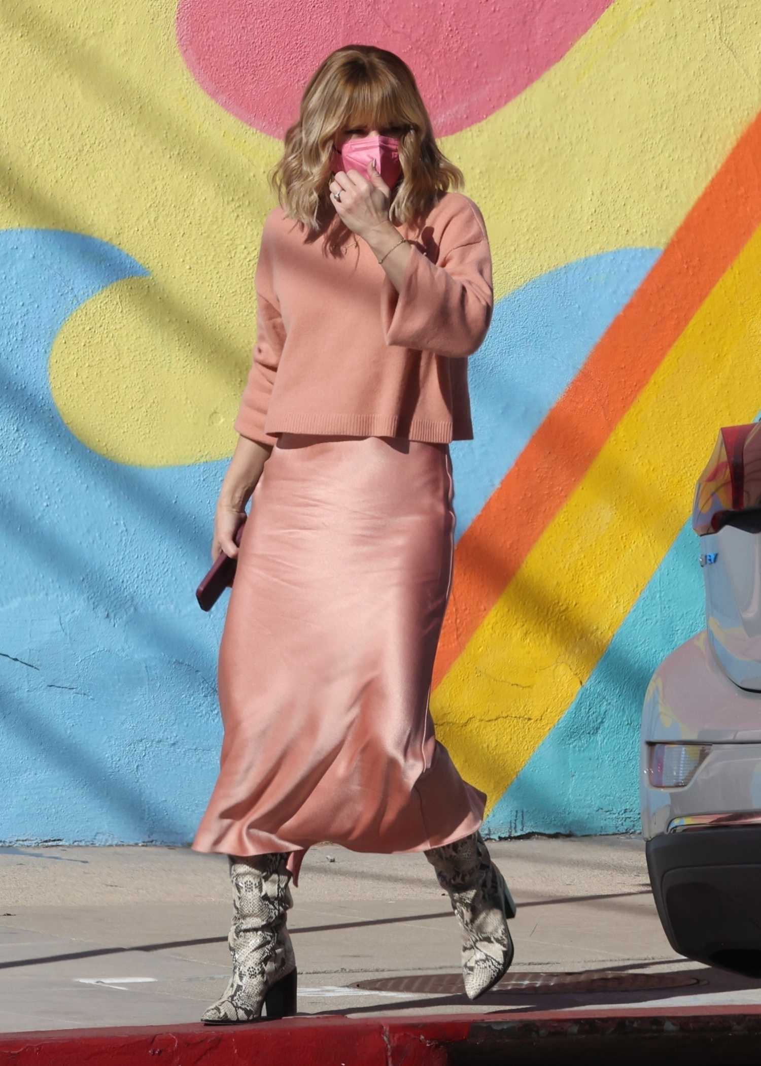 Kristen Bell in a Pink Protective Mask Was Seen Out in Los Angeles ...