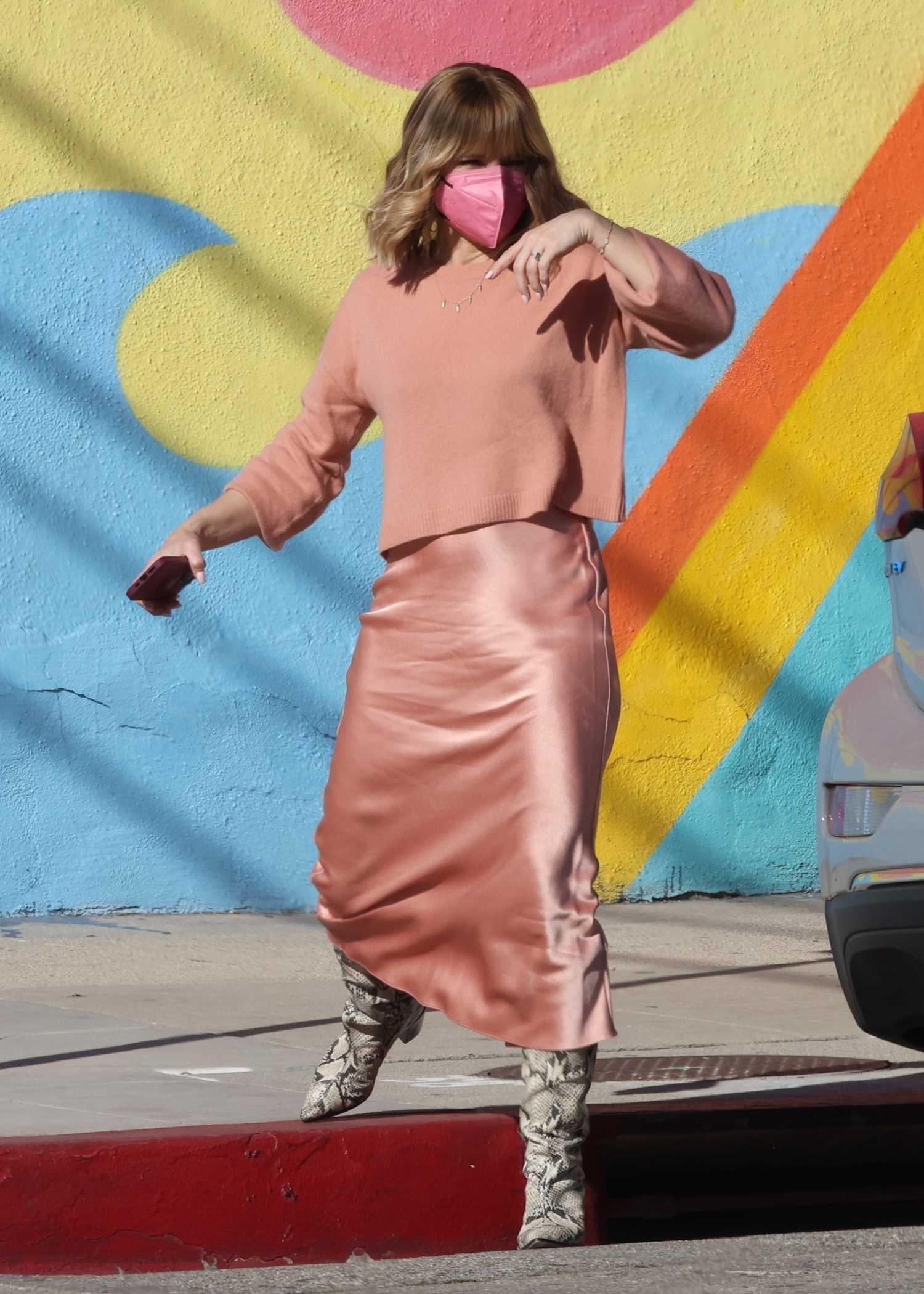 Kristen Bell in a Pink Protective Mask Was Seen Out in Los Angeles ...