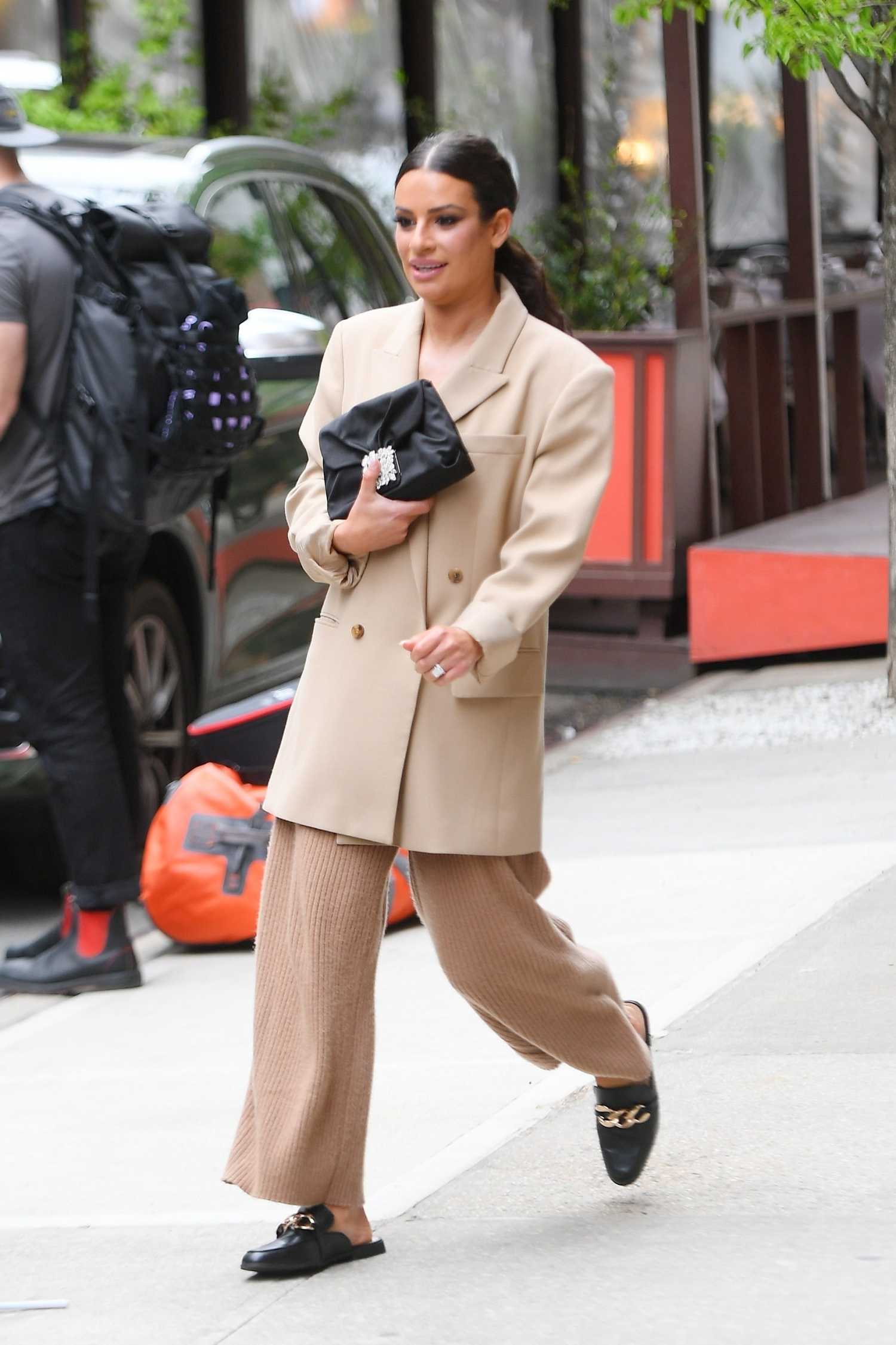Lea Michele in a Beige Blazer Was Seen Out in New York – Celeb Donut