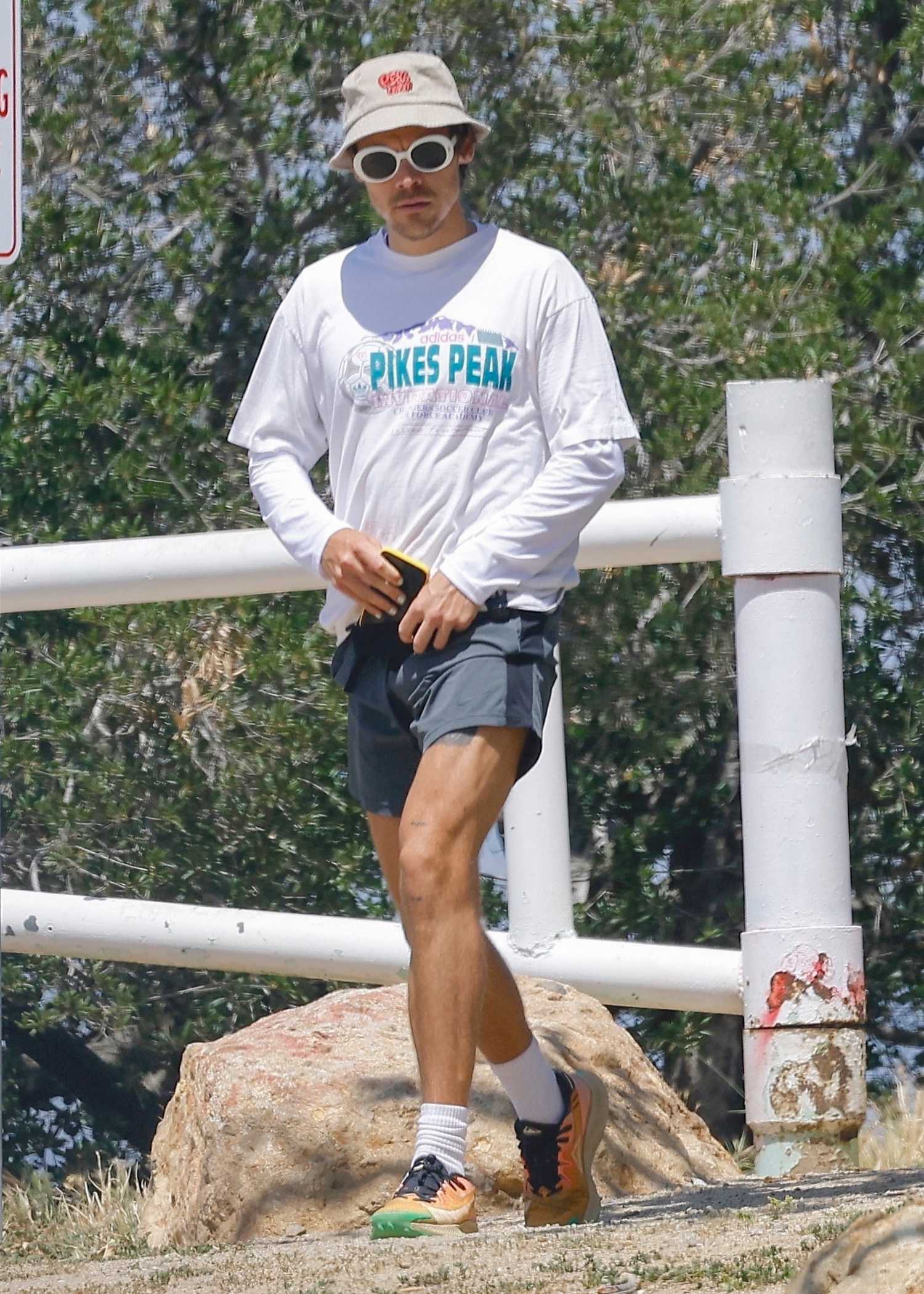 Harry Styles in a White Tee Was Seen Out Hiking in Los Angeles – Celeb ...