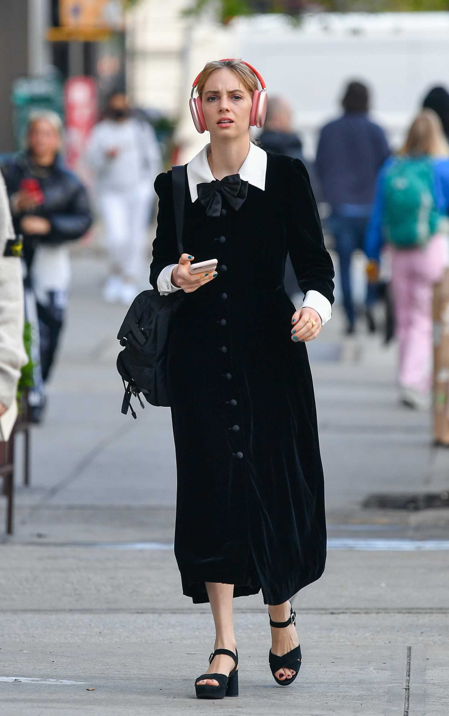 Maya Hawke in a Black Dress Waas Seen Out in New York City – Celeb Donut