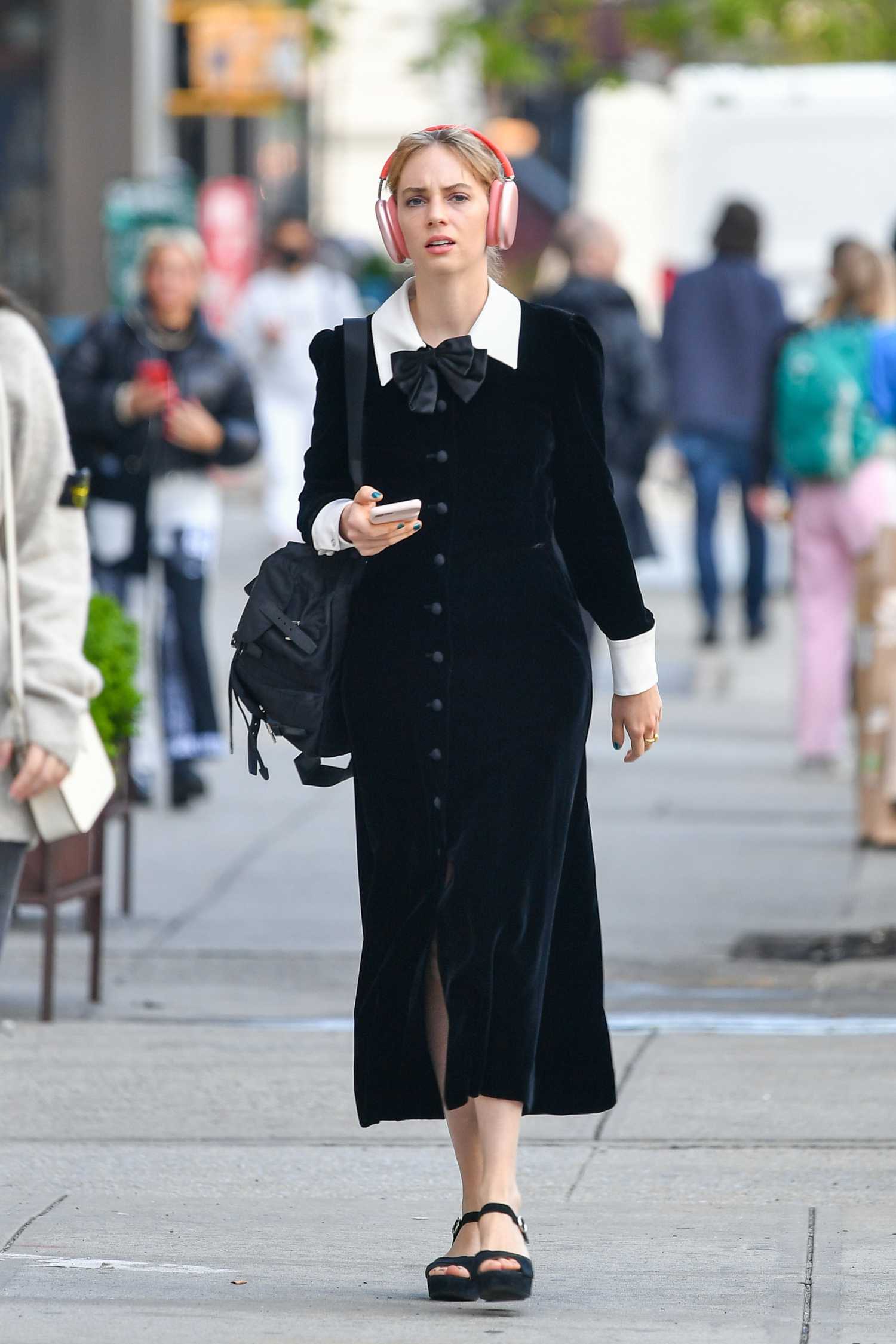 Maya Hawke in a Black Dress Waas Seen Out in New York City – Celeb Donut