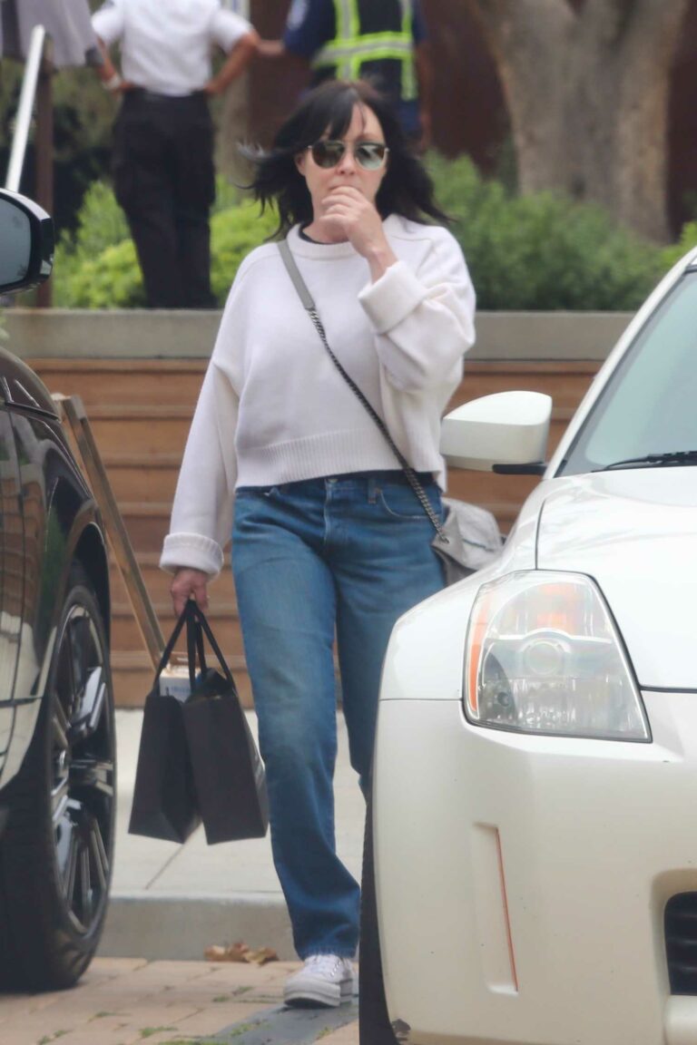 Shannen Doherty In A White Sweater Was Seen Out In Malibu Celeb Donut