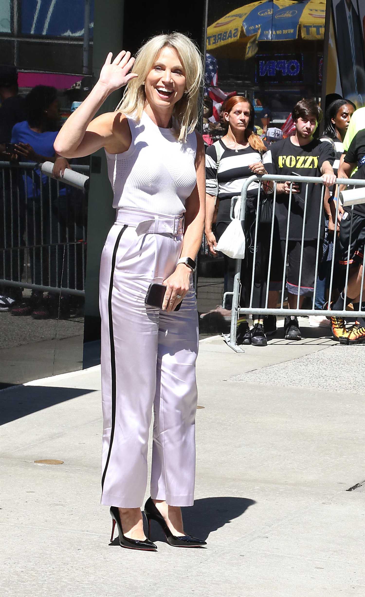 Amy Robach – Celeb Donut