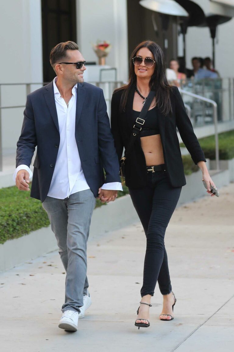 Kate Neilson in a Black Blazer Was Seen Out with New Boyfriend in West ...
