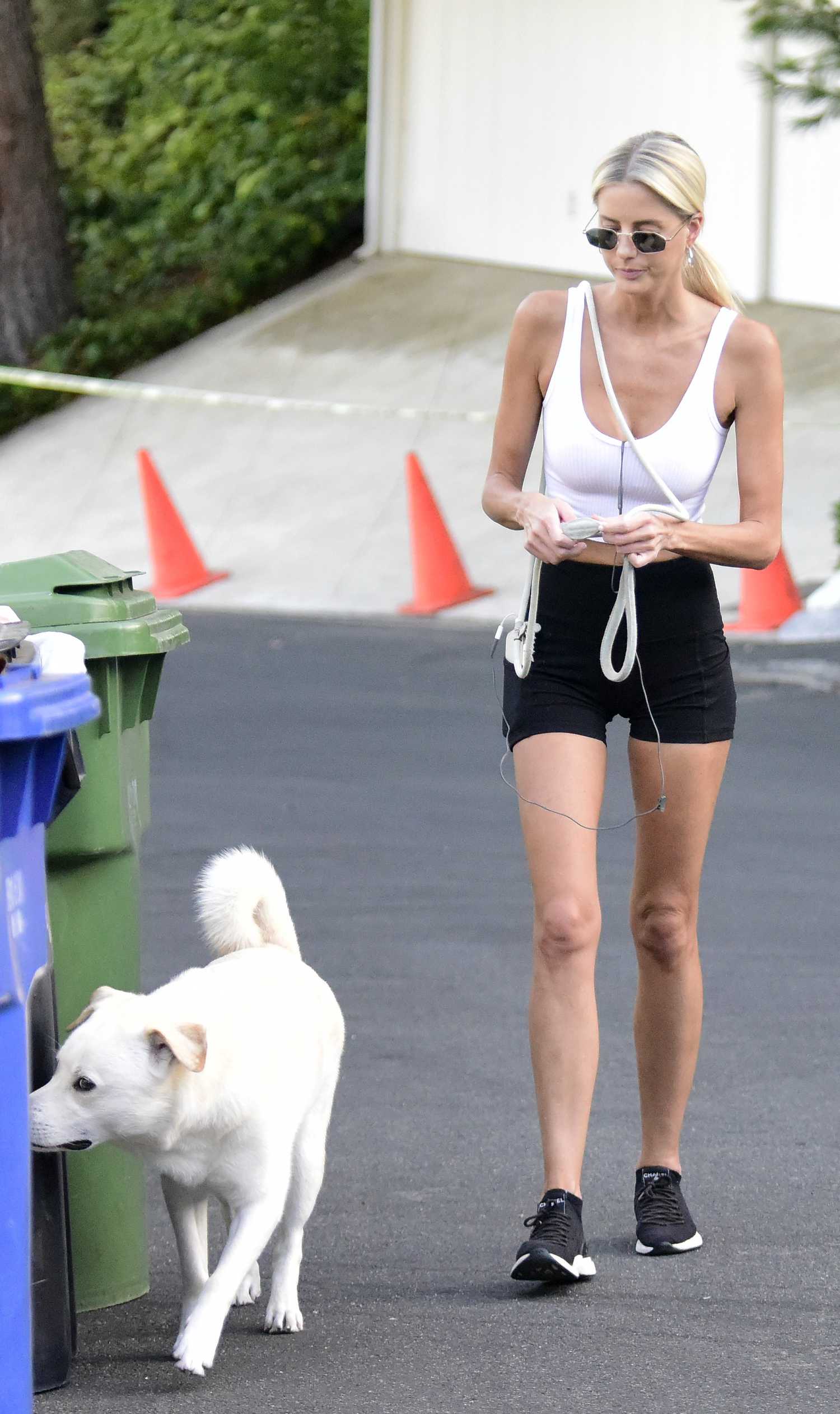 Emma Hernan – Celeb Donut