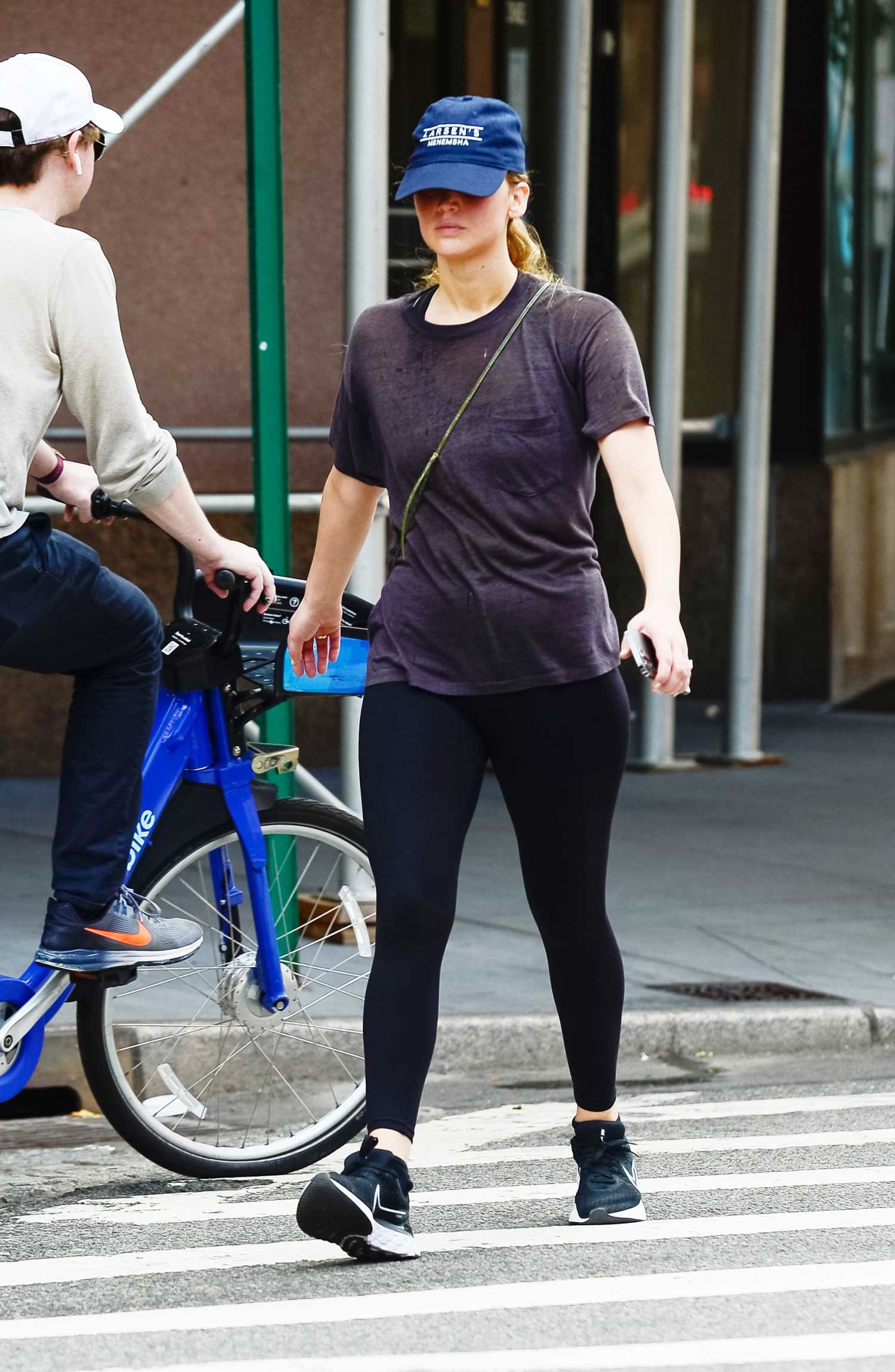 Jennifer Lawrence in a Blue Cap Was Spotted Out in New York – Celeb Donut