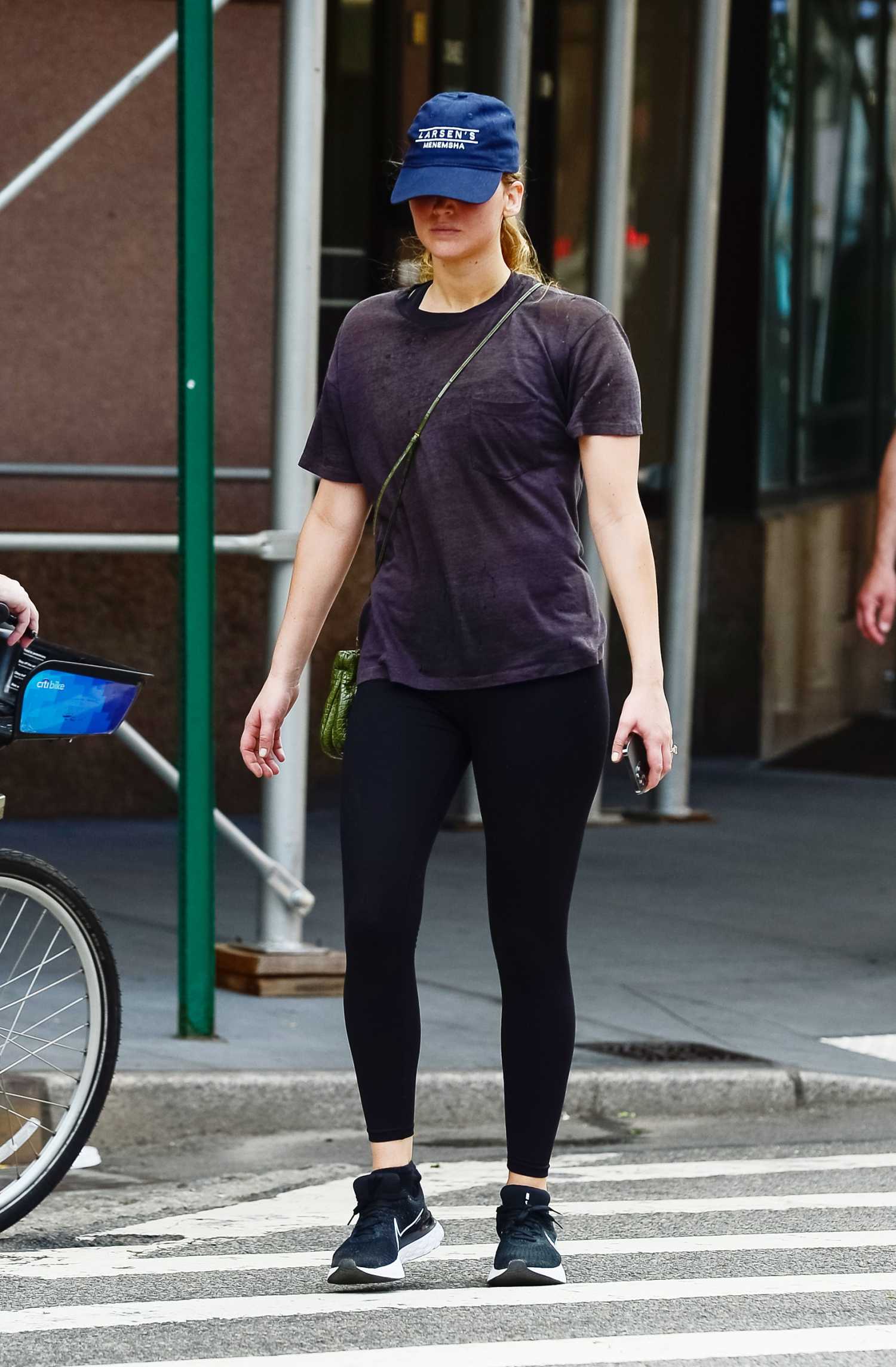 Jennifer Lawrence in a Blue Cap Was Spotted Out in New York – Celeb Donut