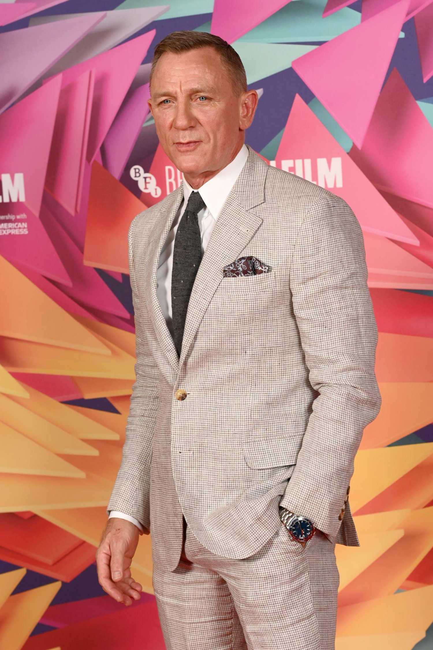 Daniel Craig Attends the Glass Onion: A Knives Out Mystery Photocall ...