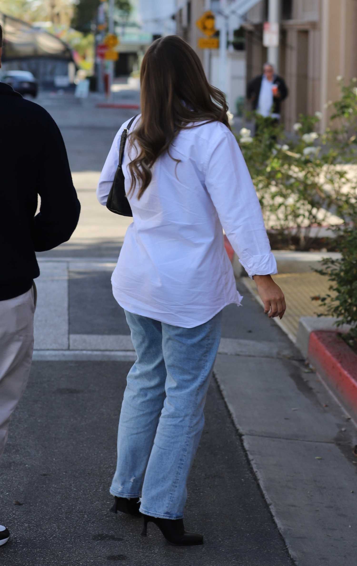 Hailie Scott in a White Shirt Was Seen Out in Beverly Hills – Celeb Donut
