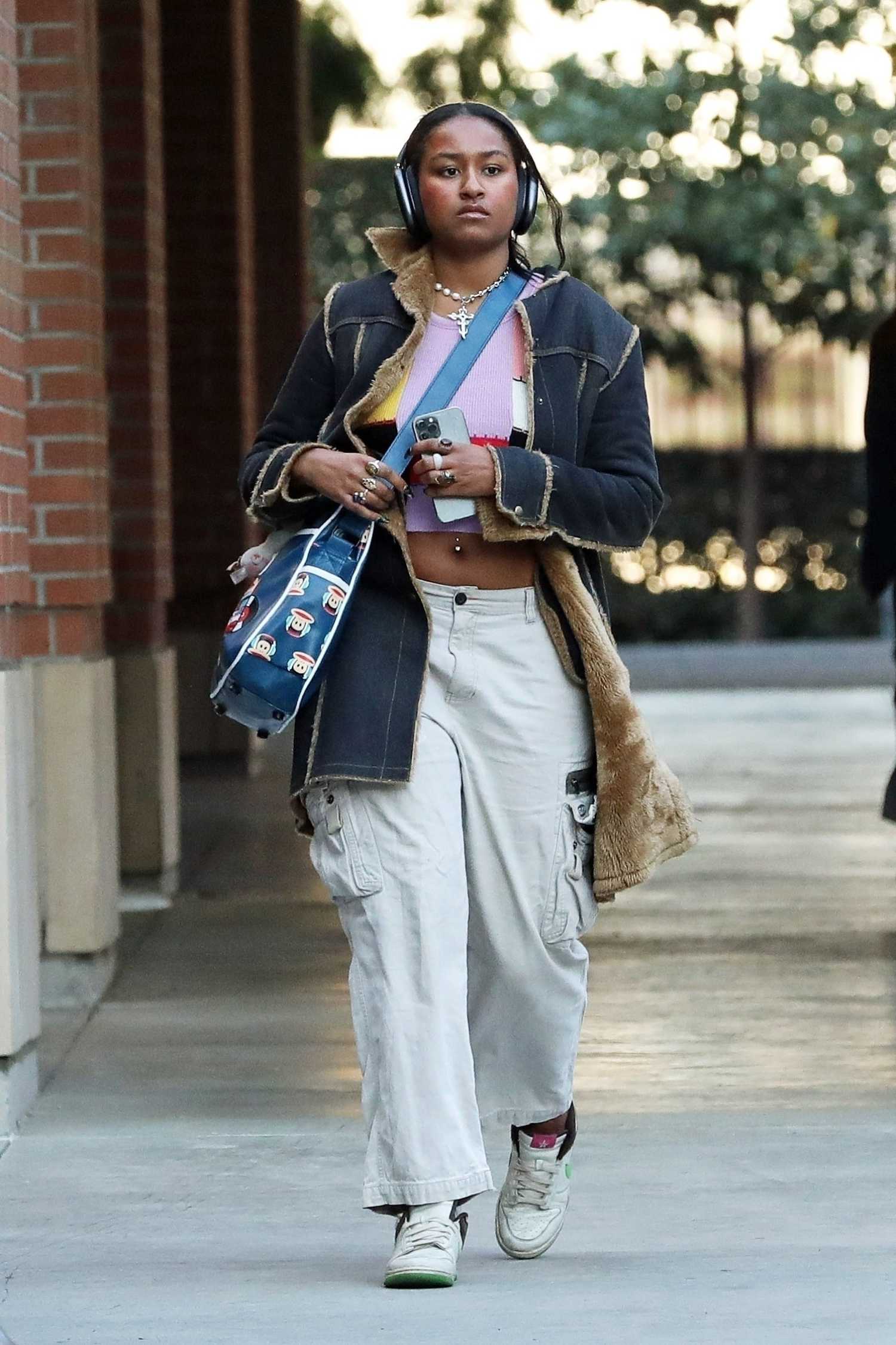 Sasha Obama in a Purple Crop Top Was Seen Out in Los Angeles – Celeb Donut