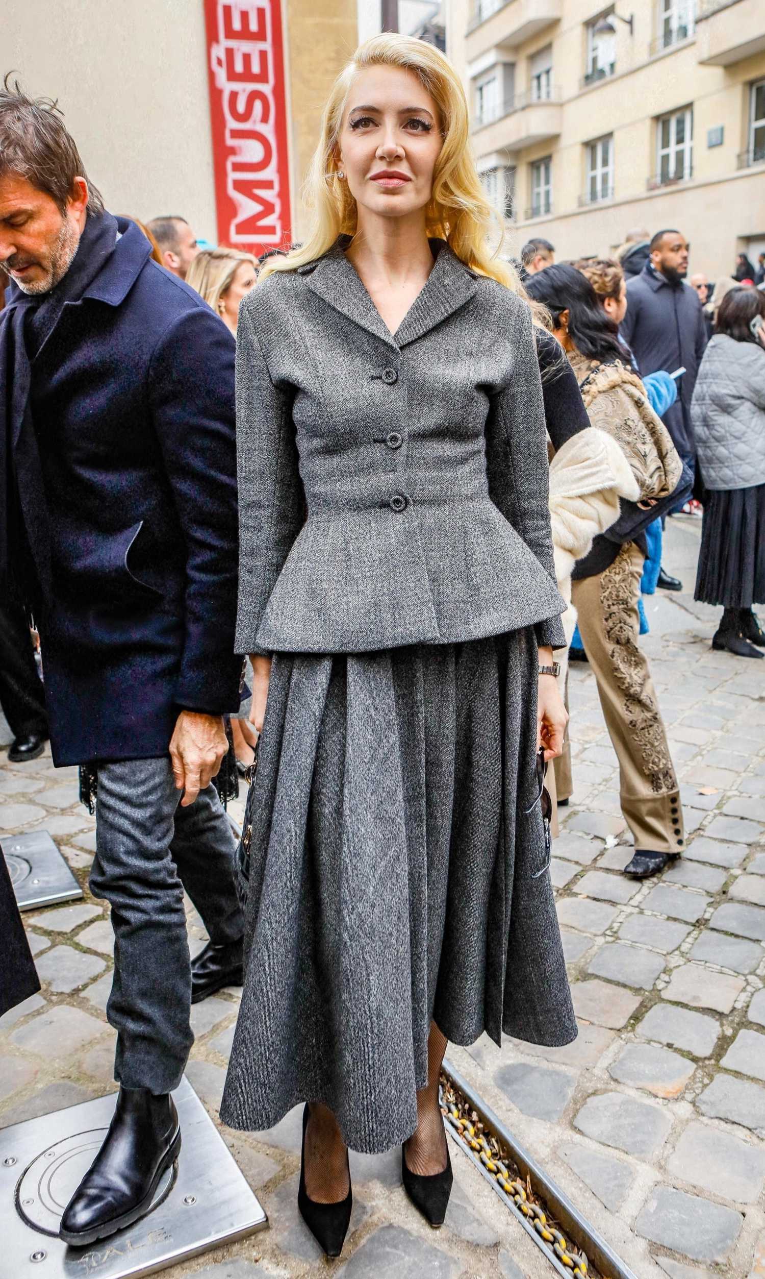 Sabine Getty – Celeb Donut