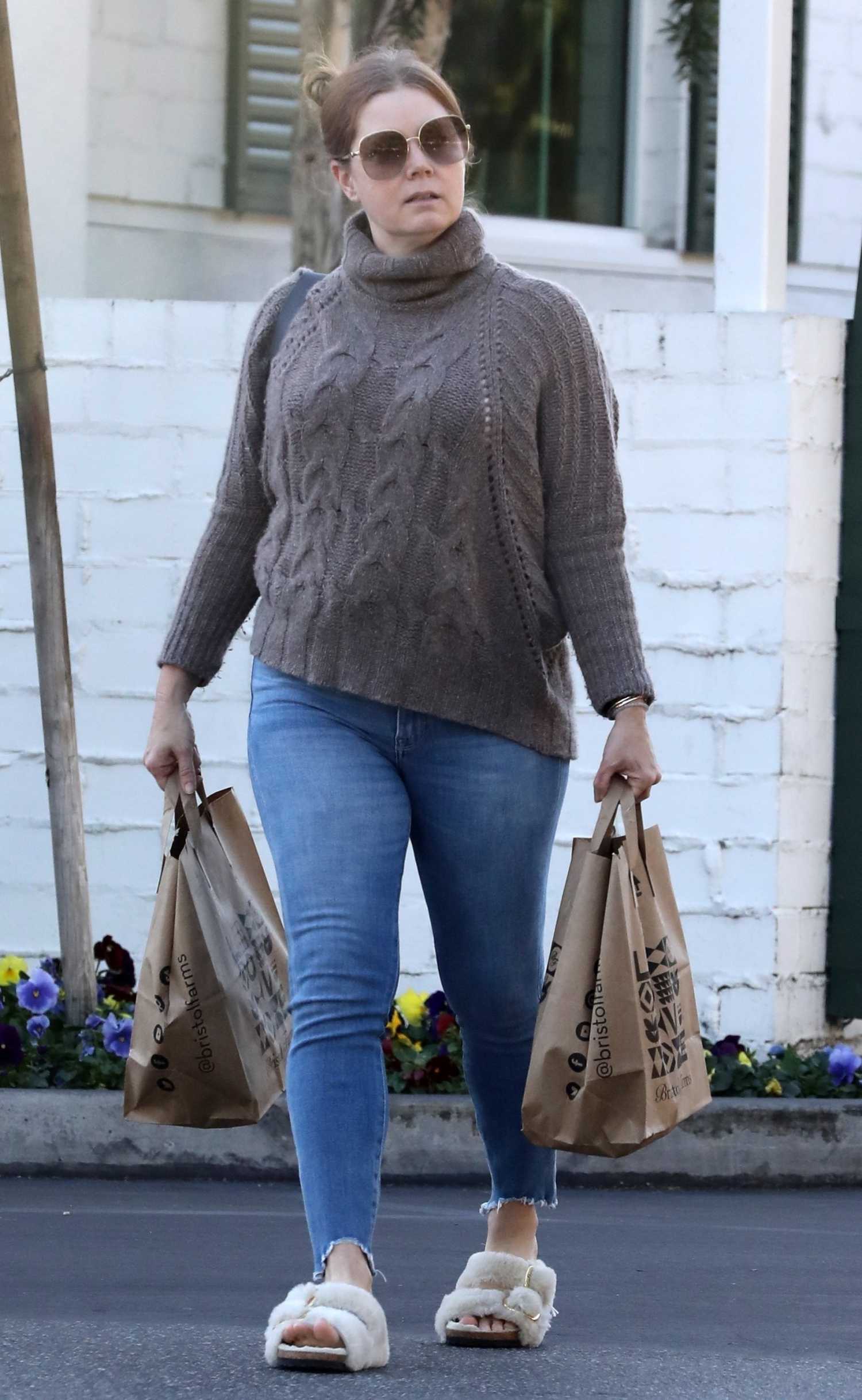 Amy Adams in a White Fuzzy Flip-Flops Leaves Bristol Farms in Beverly ...