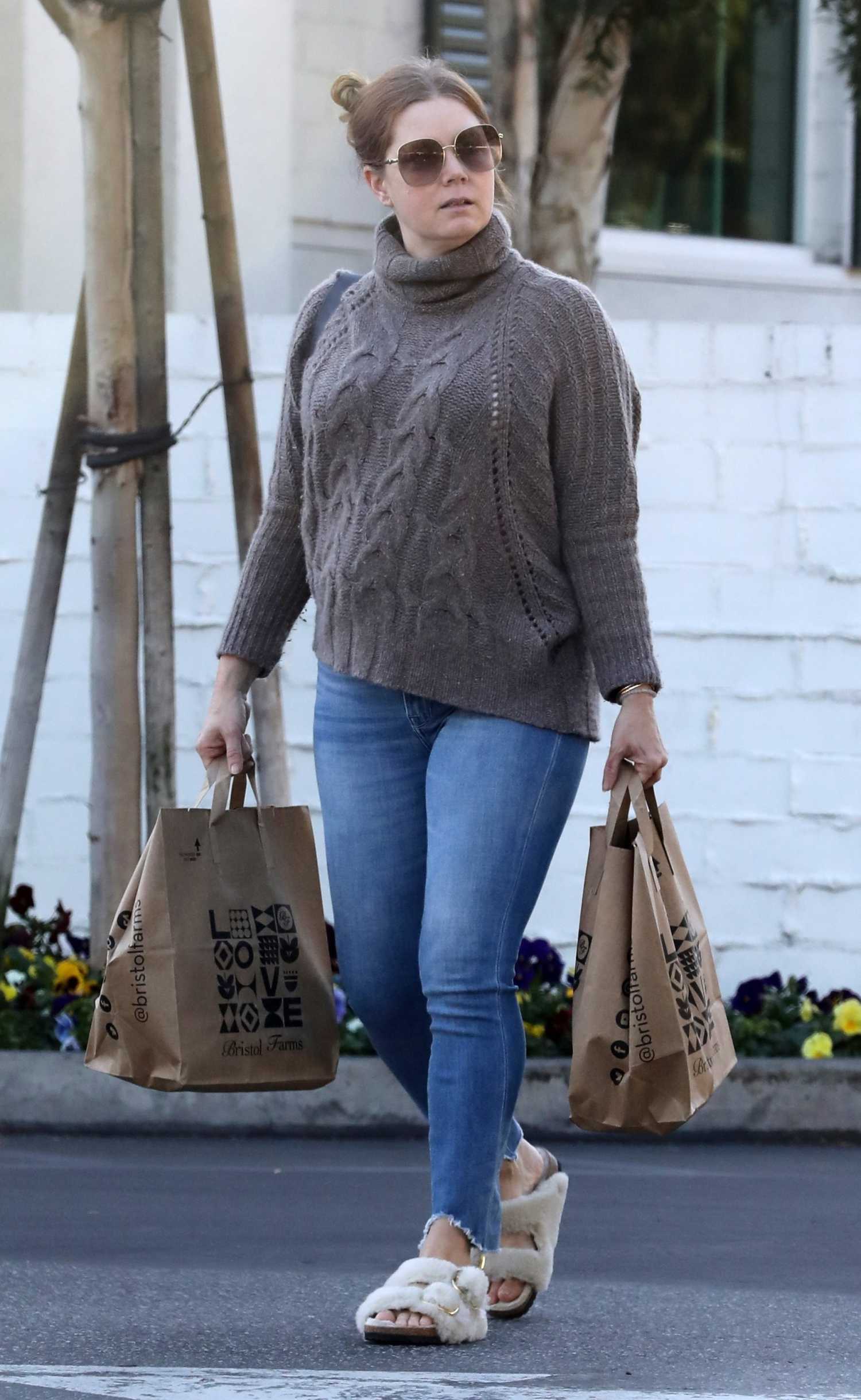 Amy Adams in a White Fuzzy Flip-Flops Leaves Bristol Farms in Beverly ...