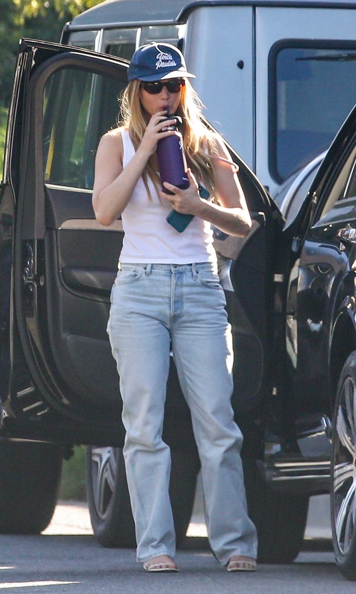 Jennifer Lawrence in a Blue Cap Was Seen Out in Los Angeles – Celeb Donut