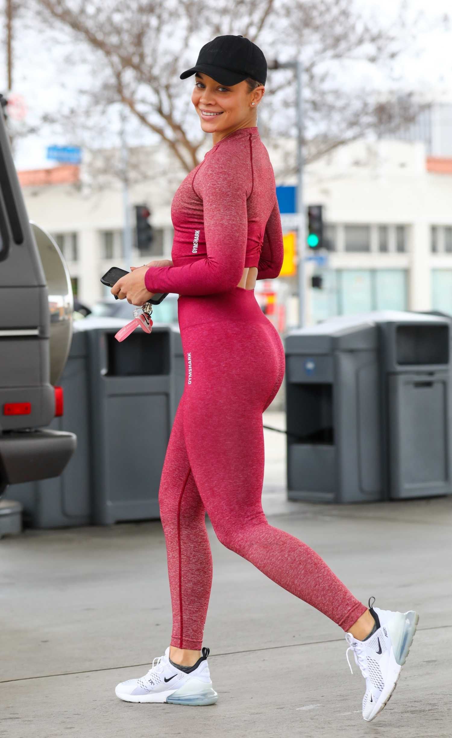 Jasmine Sanders in a White Sneakers Shows off Her Model Figure in Los ...