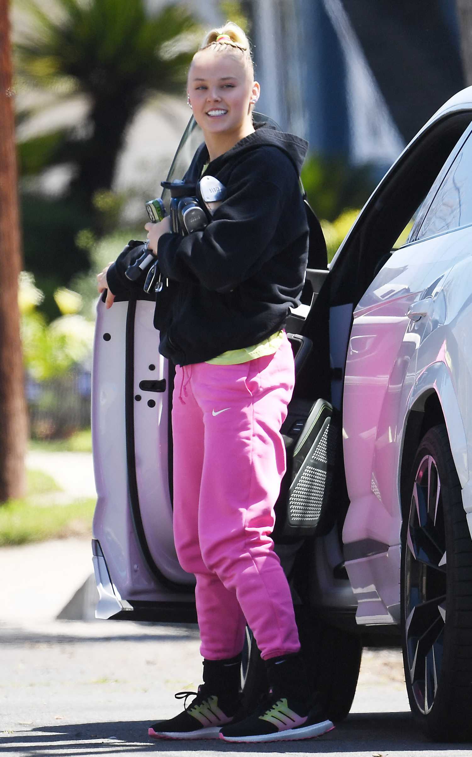 JoJo Siwa in a Black Hoodie Heads to a Tap Class in Los Angels – Celeb ...