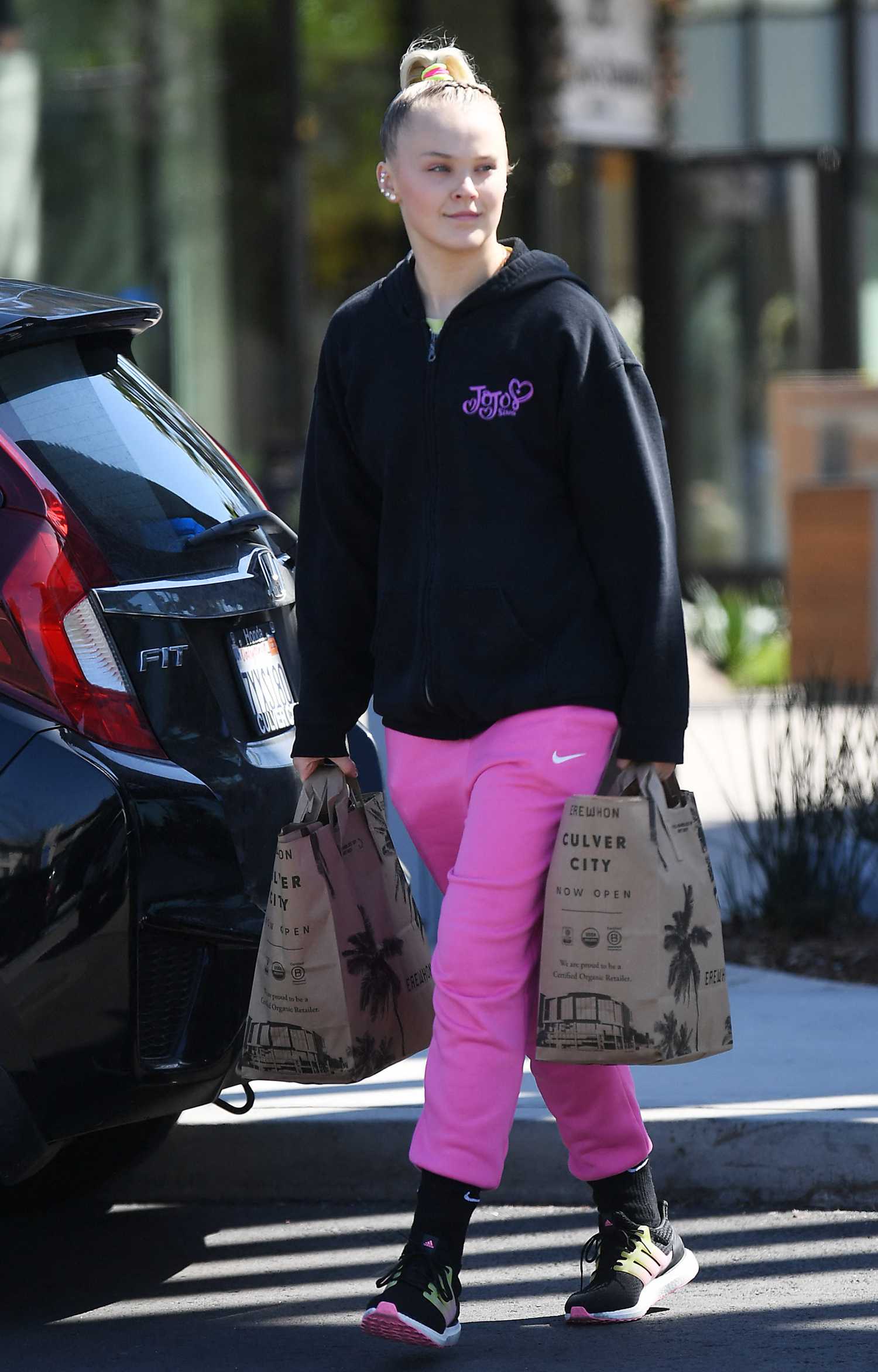 JoJo Siwa in a Black Hoodie Heads to a Tap Class in Los Angels – Celeb ...