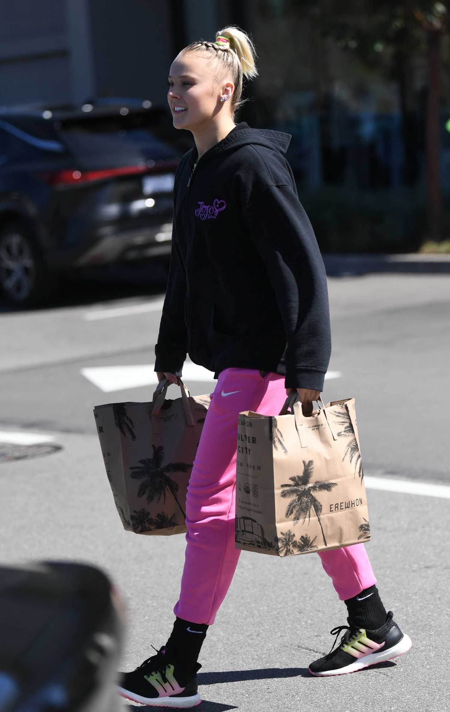 JoJo Siwa in a Black Hoodie Heads to a Tap Class in Los Angels – Celeb ...