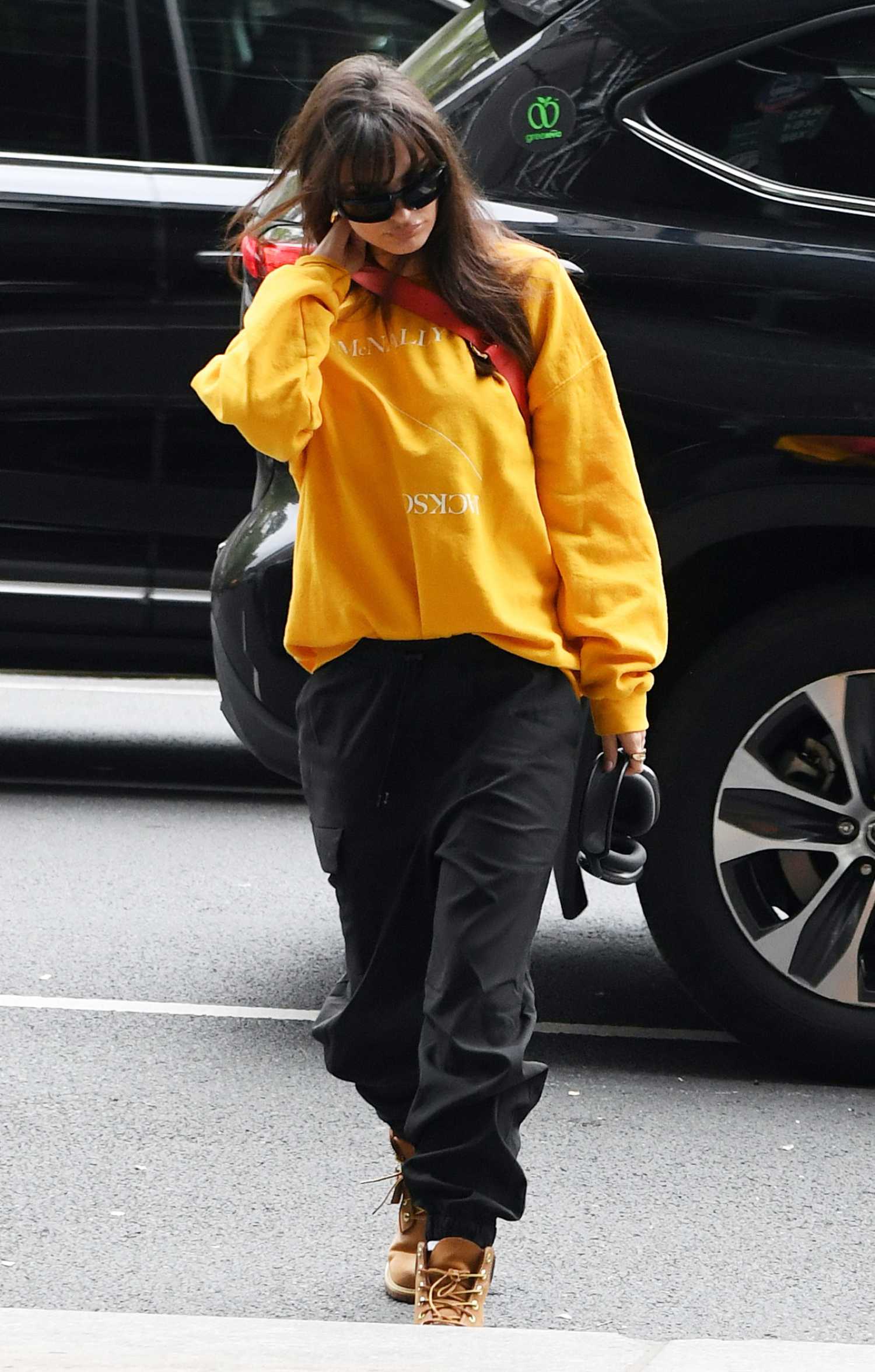 Emily Ratajkowski in a Yellow Sweatshirt Was Seen Out in New York ...
