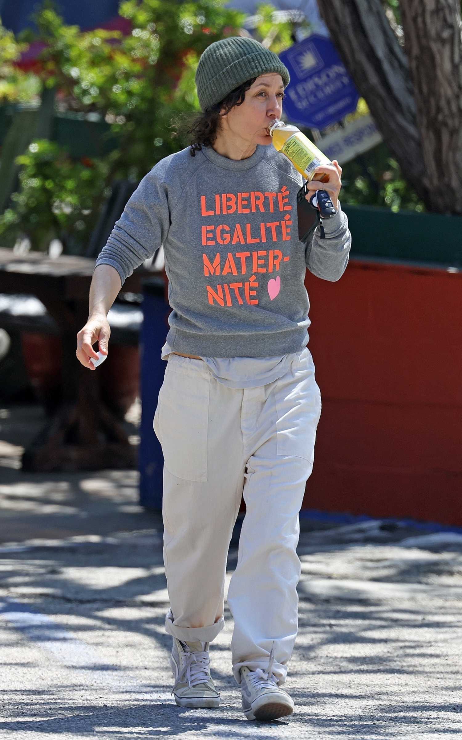 Sara Gilbert in a Grey Sweatshirt Makes a Pit Stop at the Laurel Canyon ...