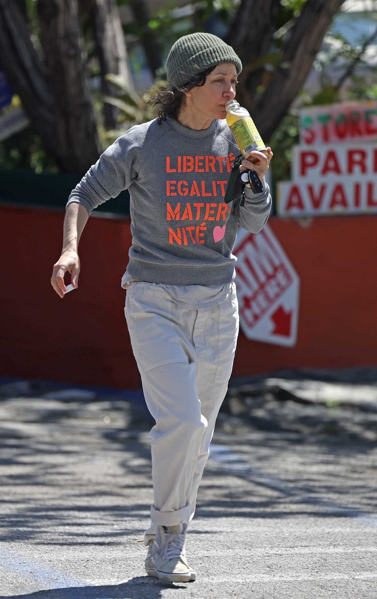 Sara Gilbert in a Grey Sweatshirt Makes a Pit Stop at the Laurel Canyon ...