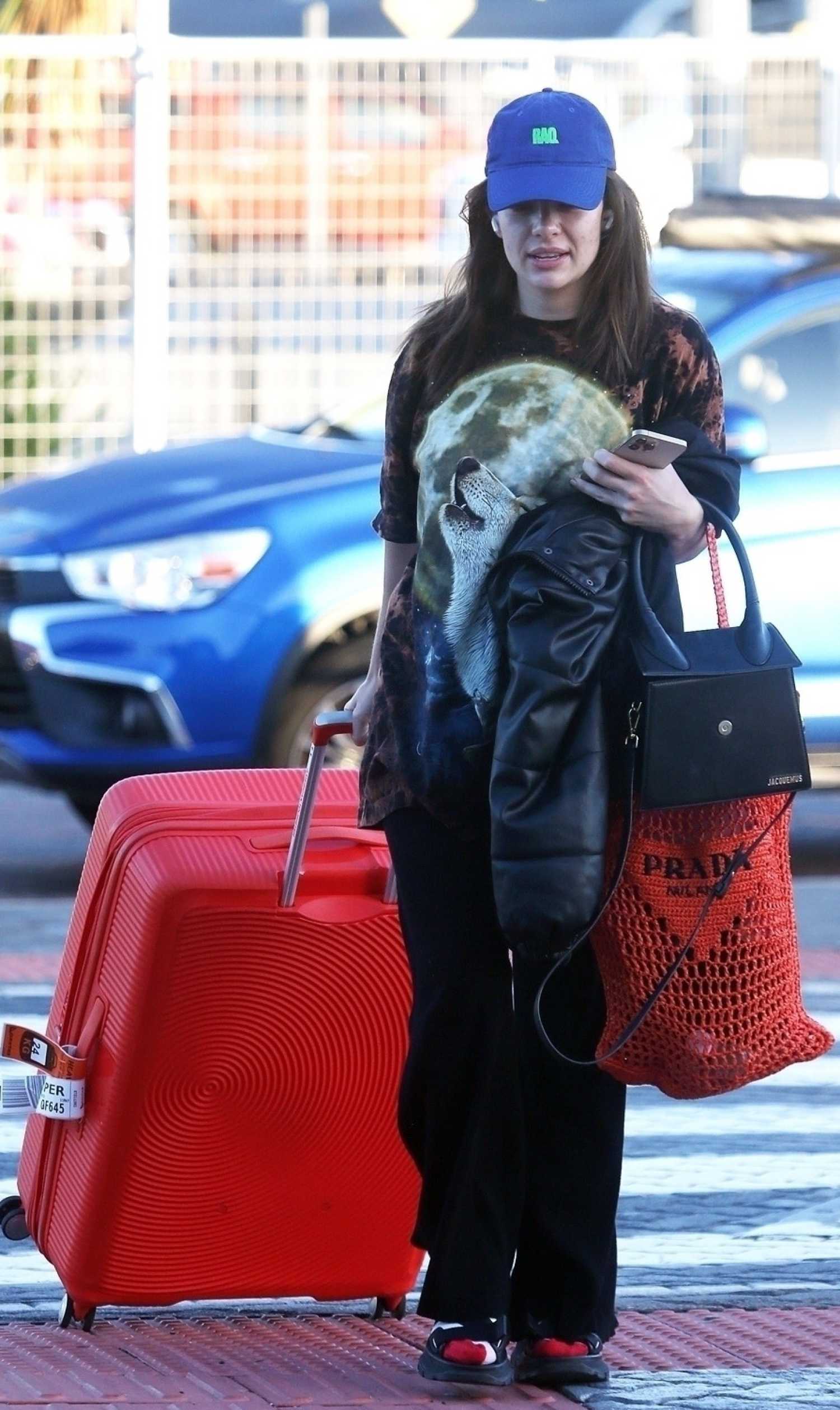 Abbie Chatfield in a Blue Cap Departs Perth Airport in Perth – Celeb Donut