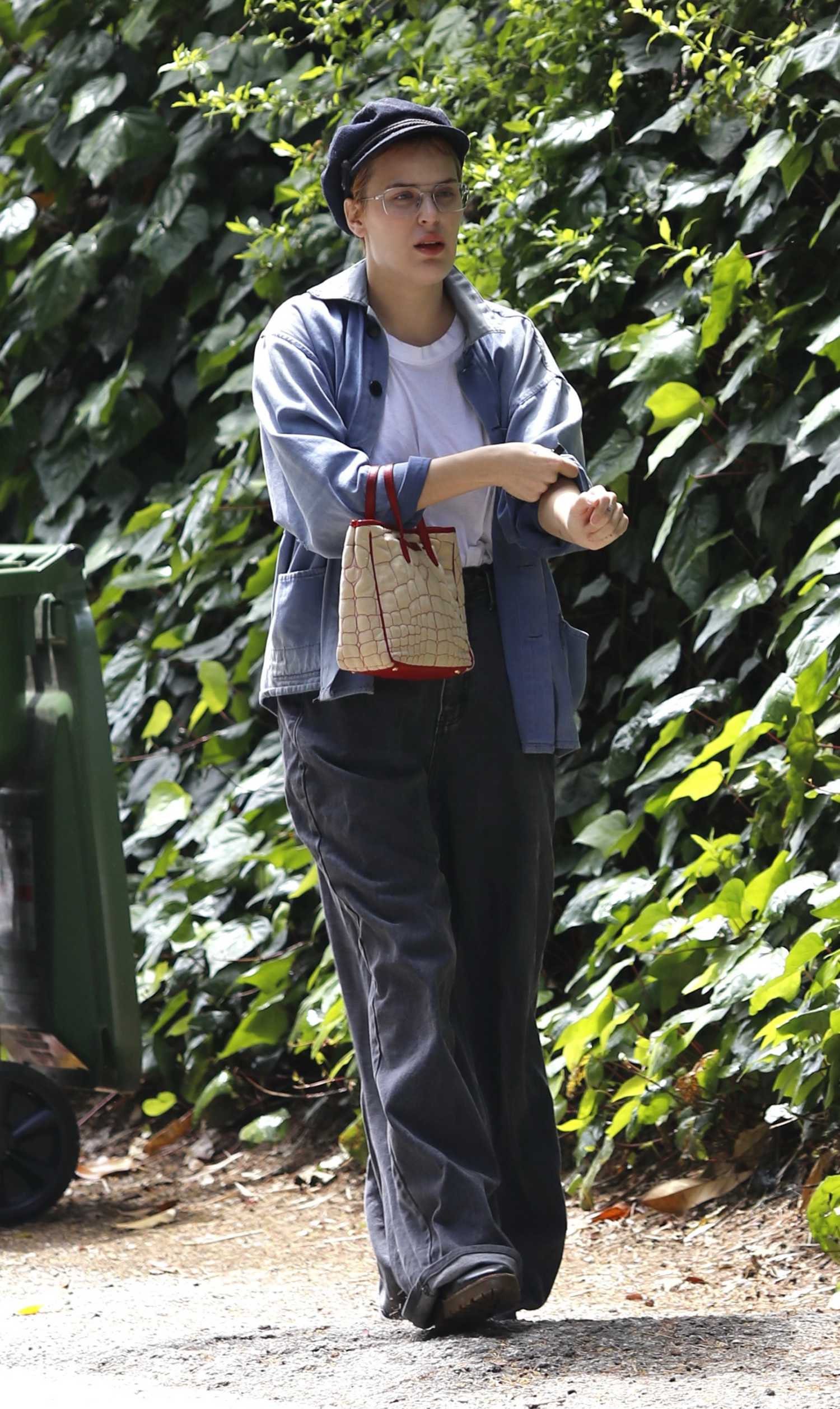 Tallulah Willis in a Black Cap Was Spotted on a Stroll in Los Angeles ...