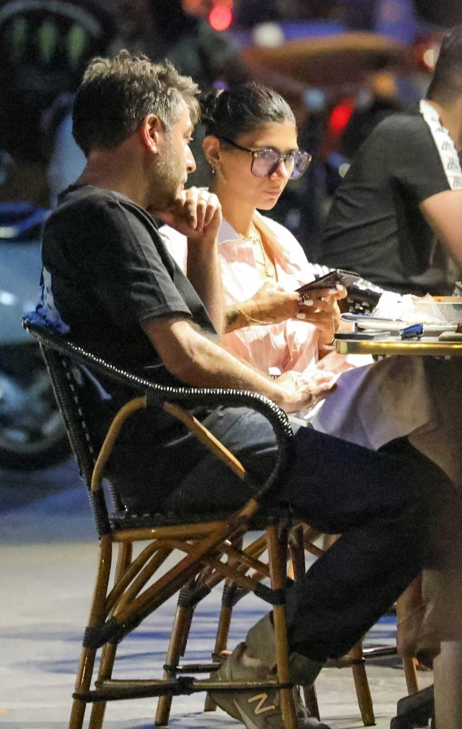 Mia Khalifa in a Pink Shirt Enjoys a Romantic Dinner with a Mystery Man ...