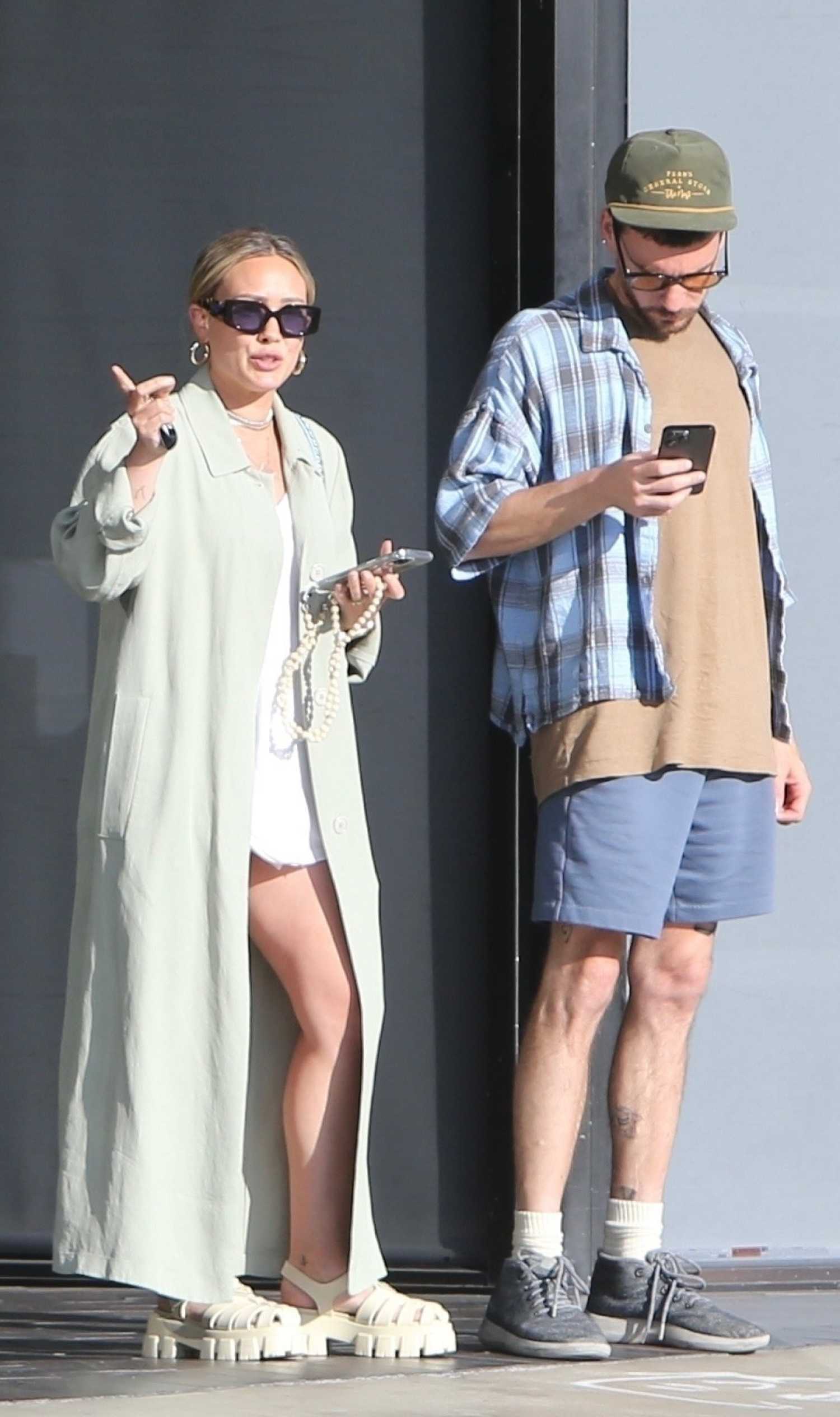 Hilary Duff – Celeb Donut